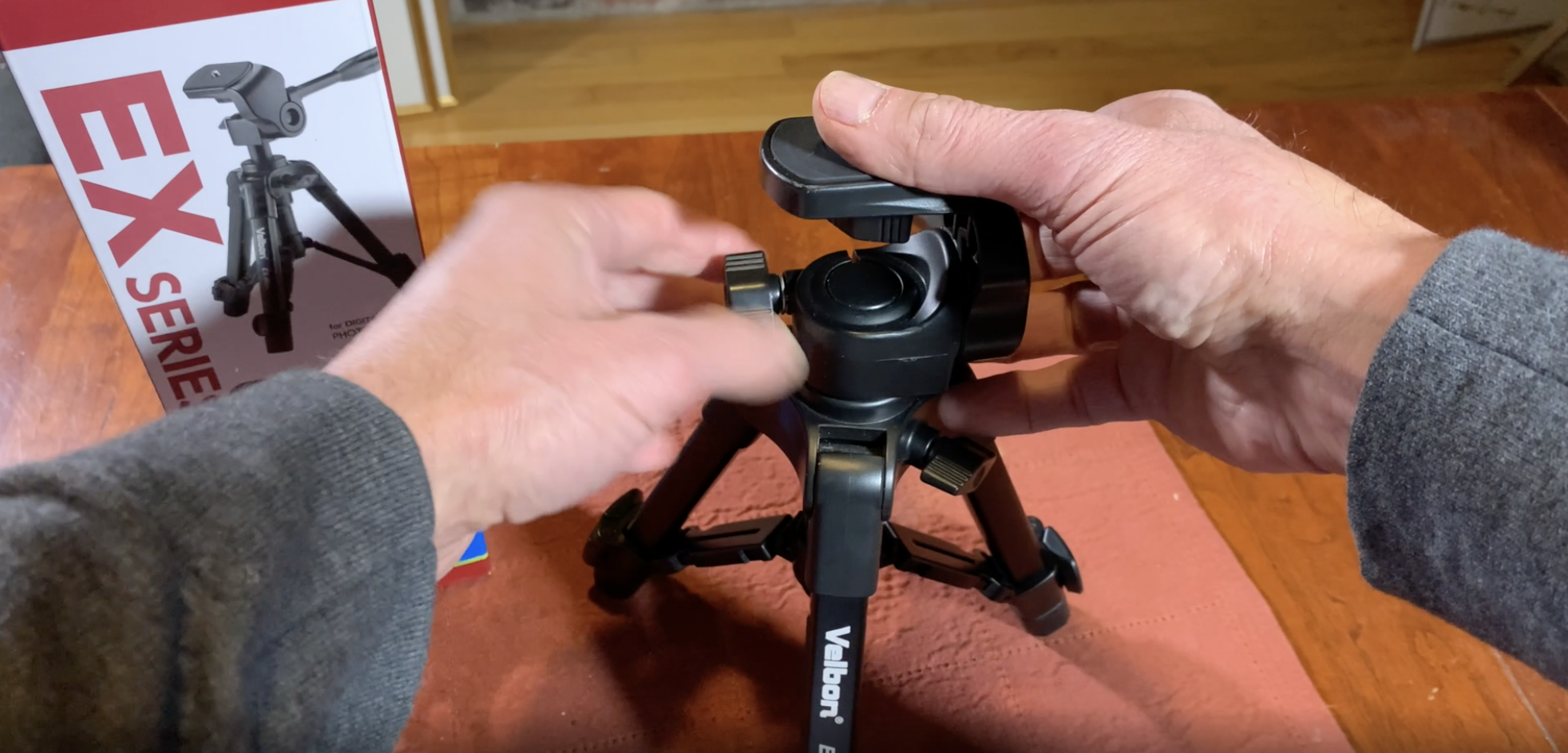 Watch REVIEW Velbon Tripod EX-Mini on Amazon Live