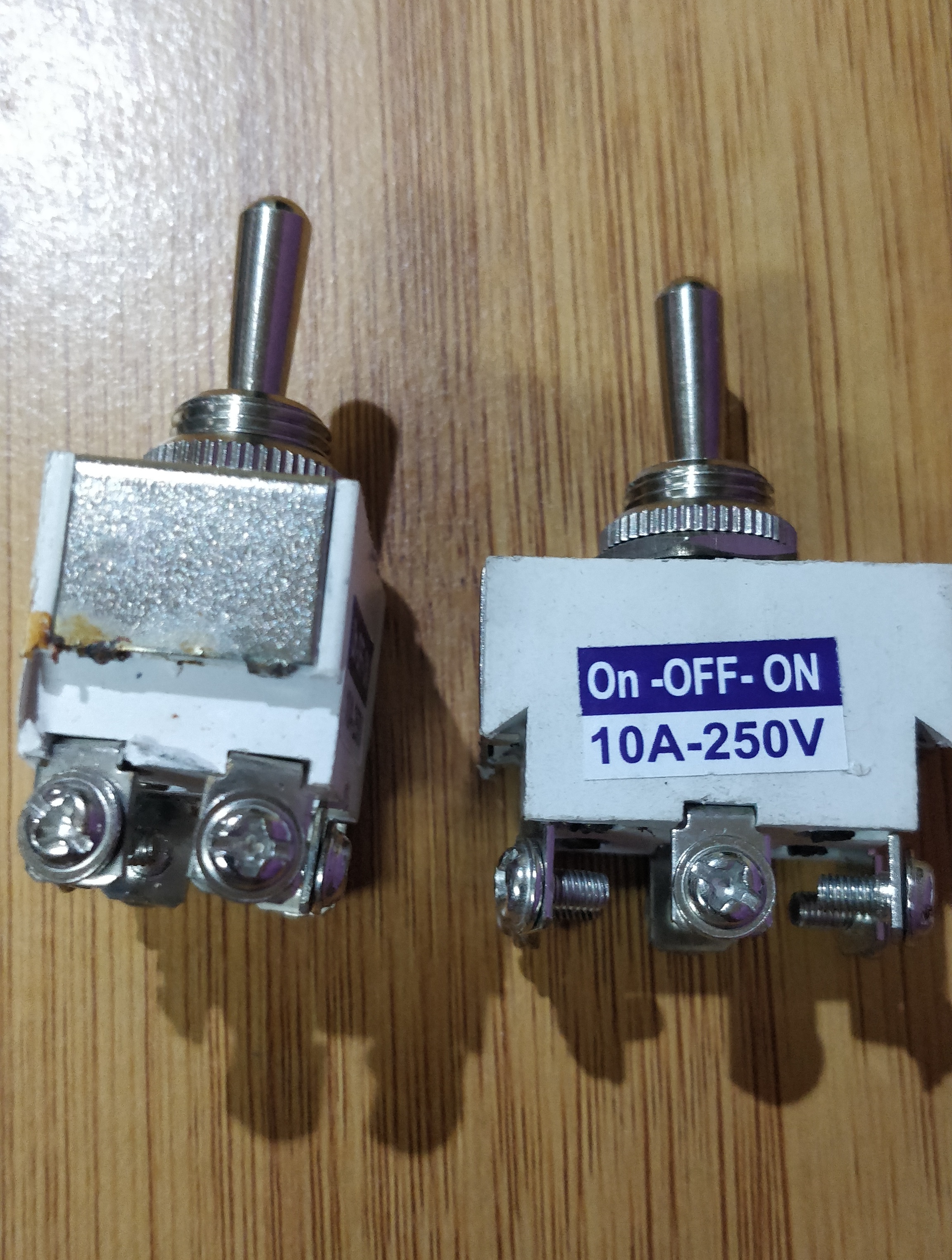 Electronic Spices Heavy Duty Rocker Toggle Switch 10A 250V 20A 125V ...