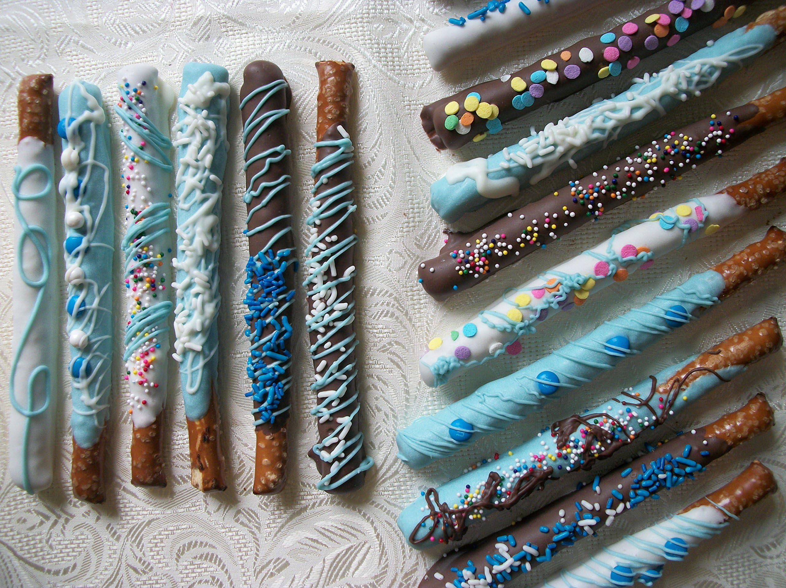 Amazon.com: Chocolate Covered Pretzel Rods Coated In Chocolate/White ...