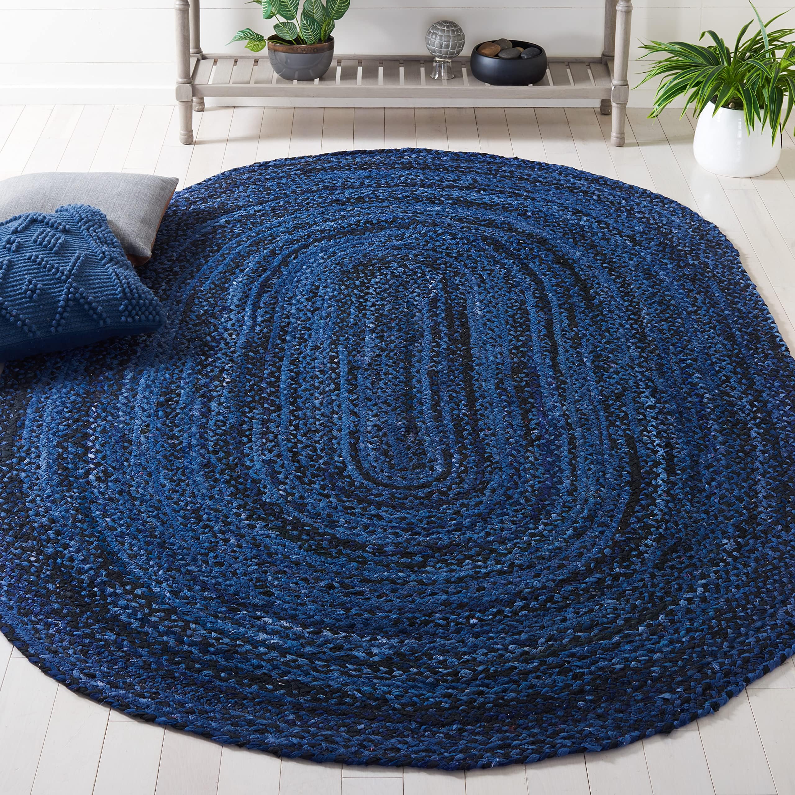Amazon.com: SAFAVIEH Braided Collection Area Rug - 4' x 6' Oval, Navy ...