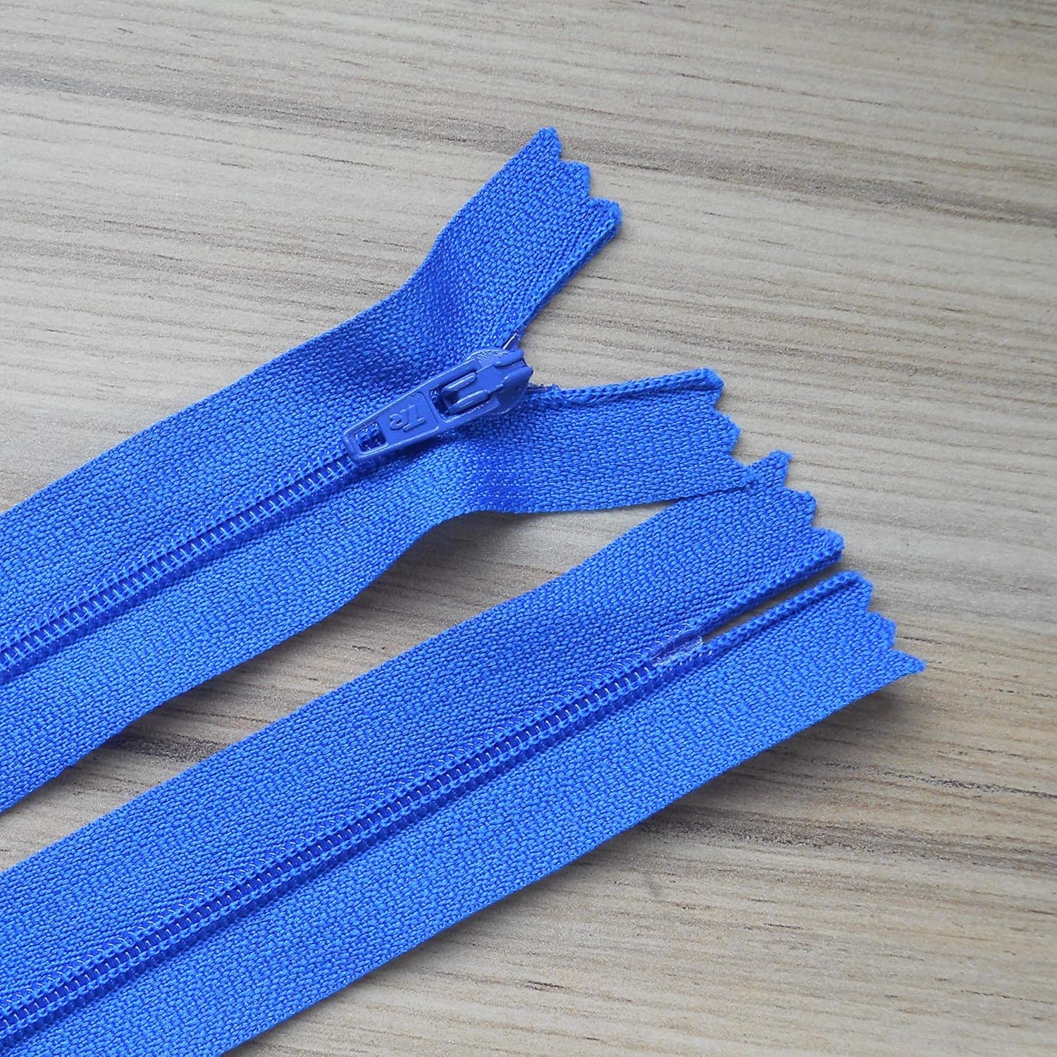 Royal Blue No. 3 Closed End Zip - Various Sizes (16") : Amazon.co.uk ...