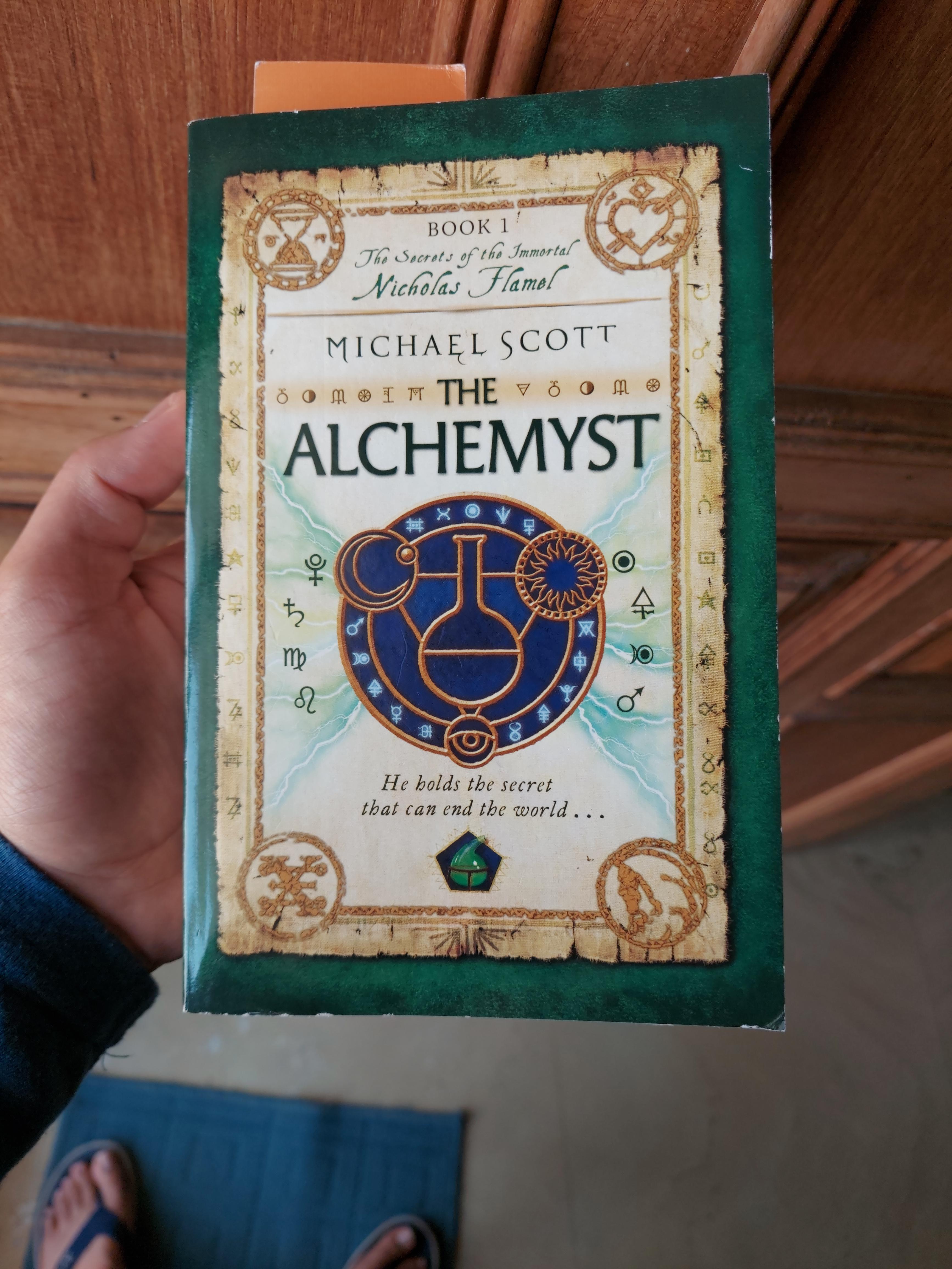 The Alchemyst: Book 1 (The Secrets of the Immortal Nicholas Flamel ...