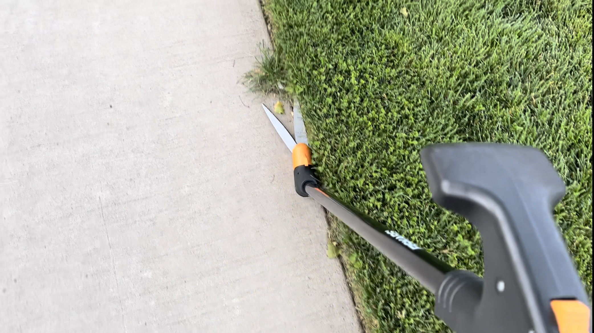 Watch Key Features of the Fiskars Long-Handled Grass Shears on Amazon Live