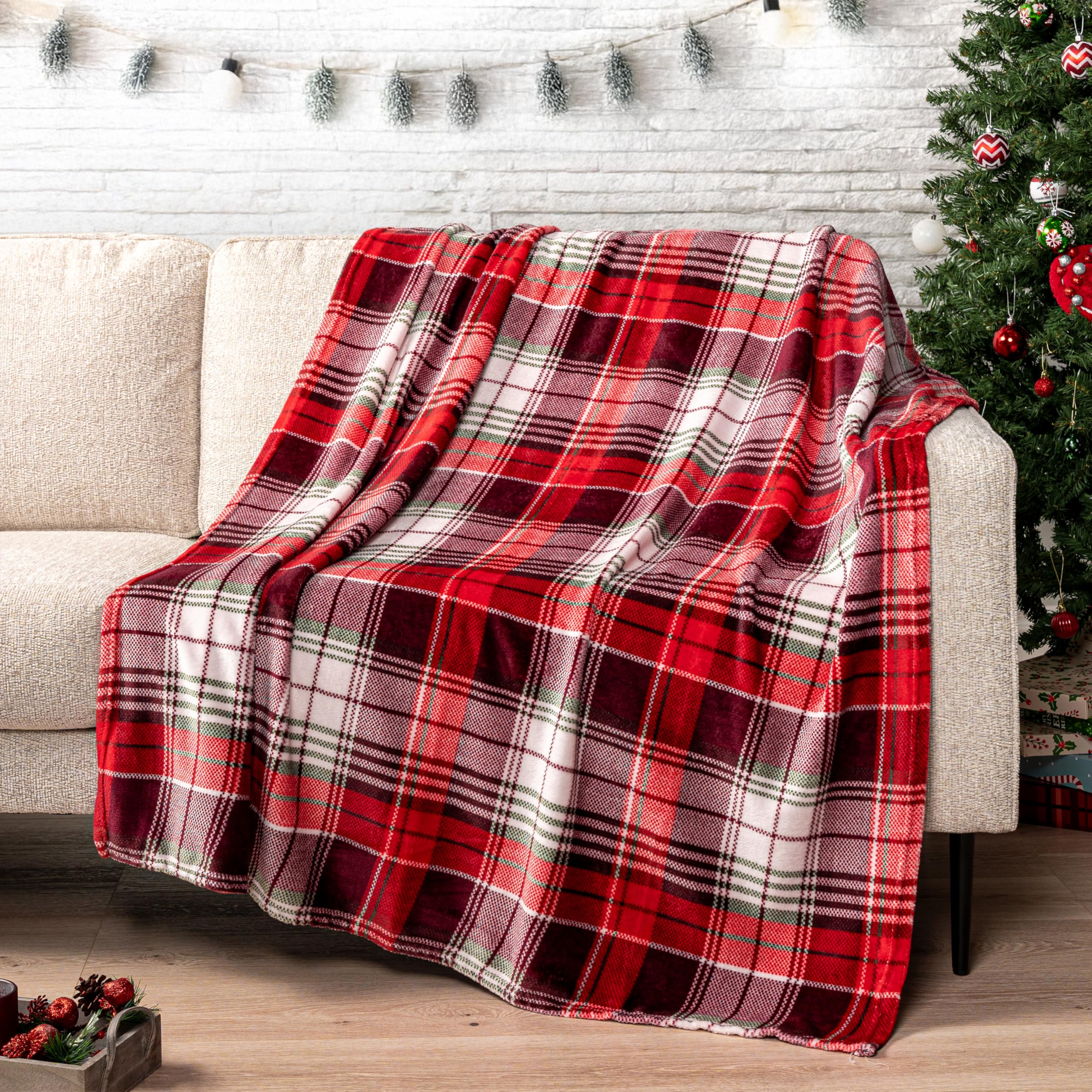 Amazon.com: PAVILIA Throw Blanket | Holiday Christmas Red Fleece ...