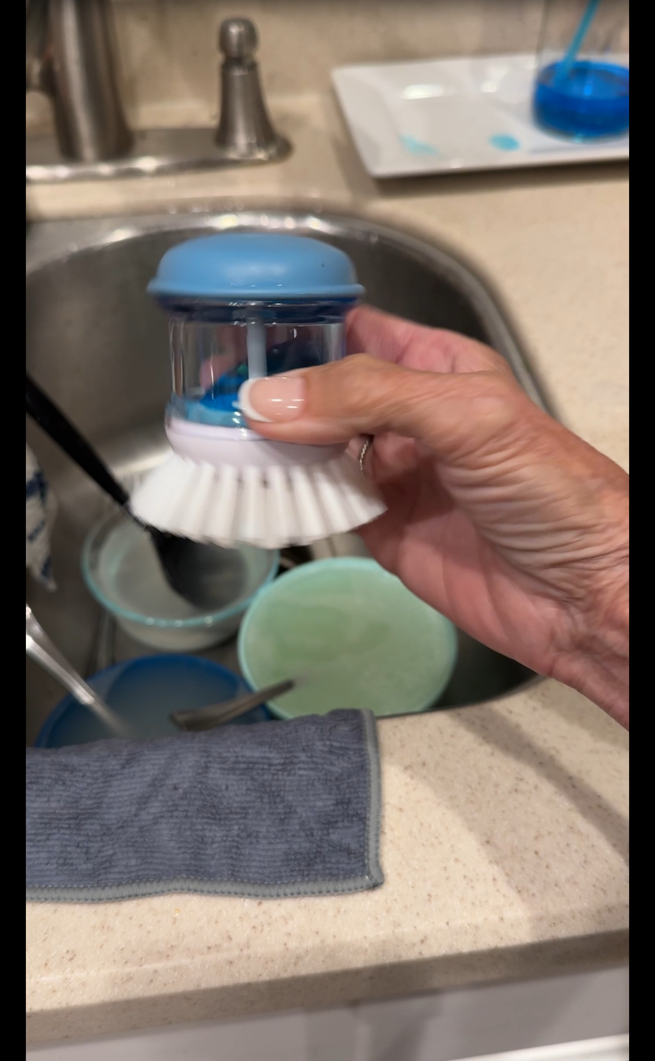 Watch Check Out This Great Little Scrubber For Your Kitchen on Amazon Live