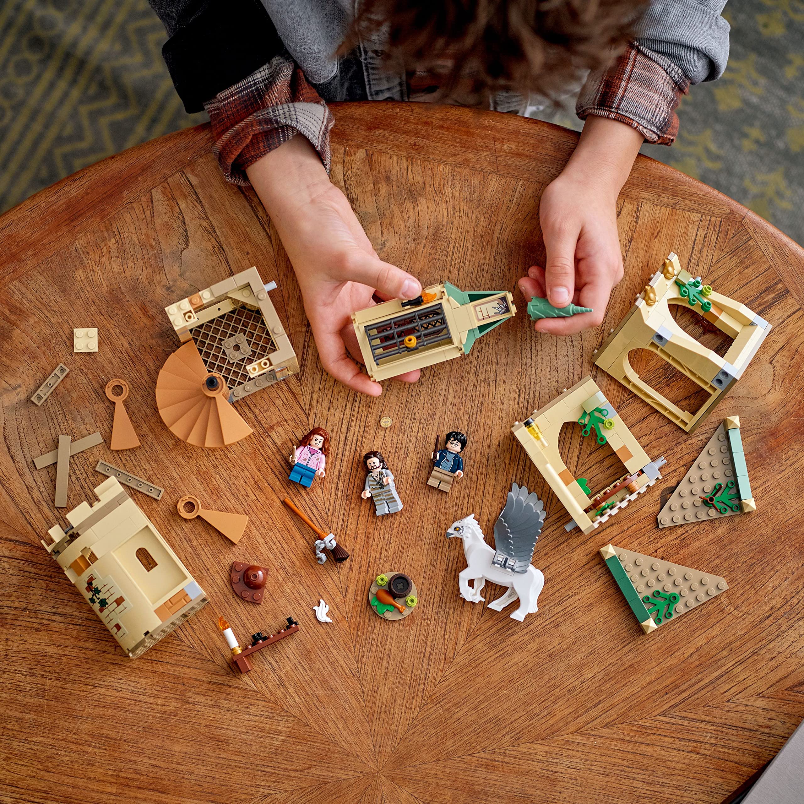 LEGO Harry Potter Hogwarts Courtyard: Sirius?ÇÖs Rescue 76401 Building ...