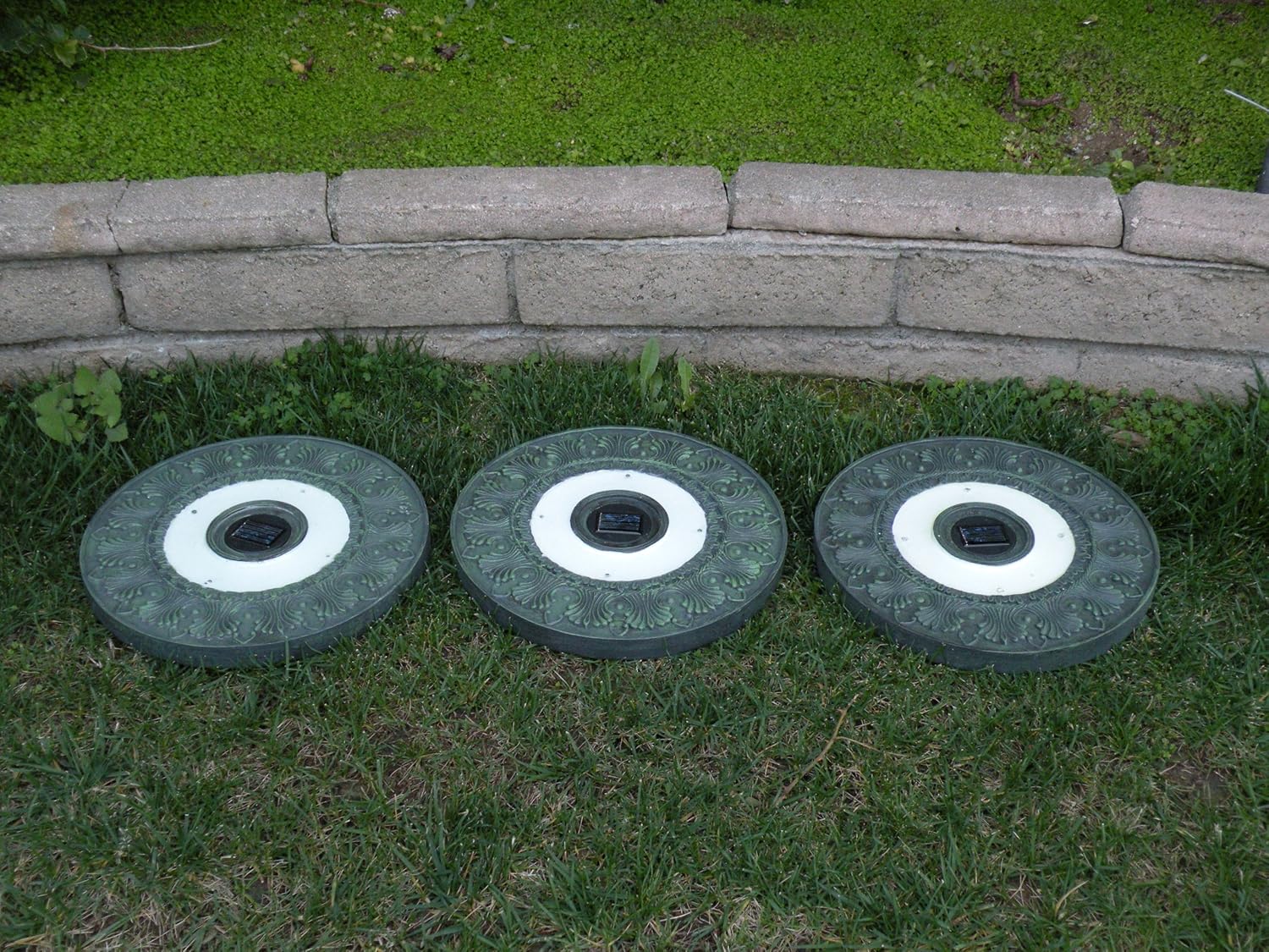 Amazon.com: Round Garden Green Solar Stepping Stone, Set of 3 : Patio ...