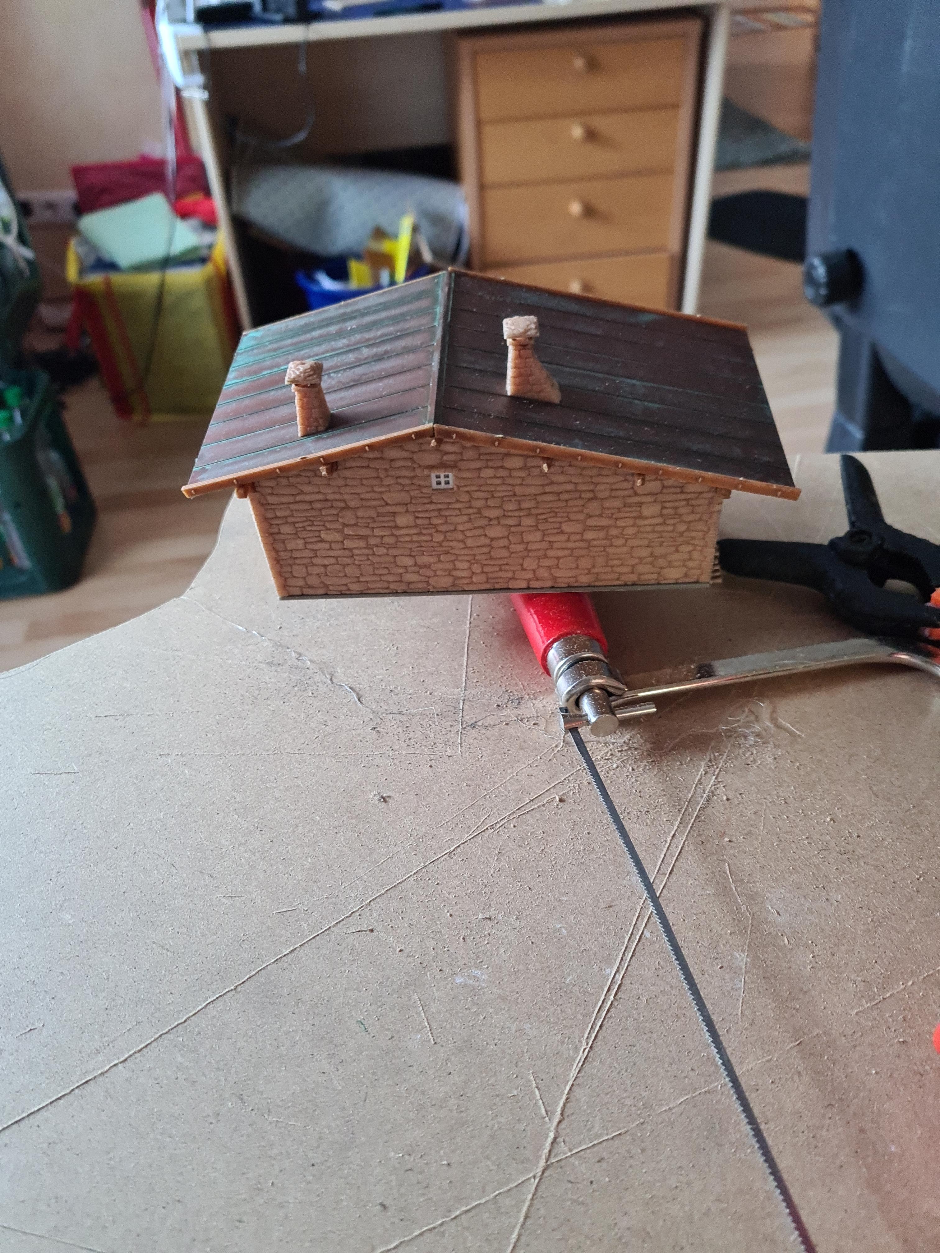 FALLER Hochgebirgshütte Moser-Hütte Modellbausatz mit 274 Einzelteilen ...