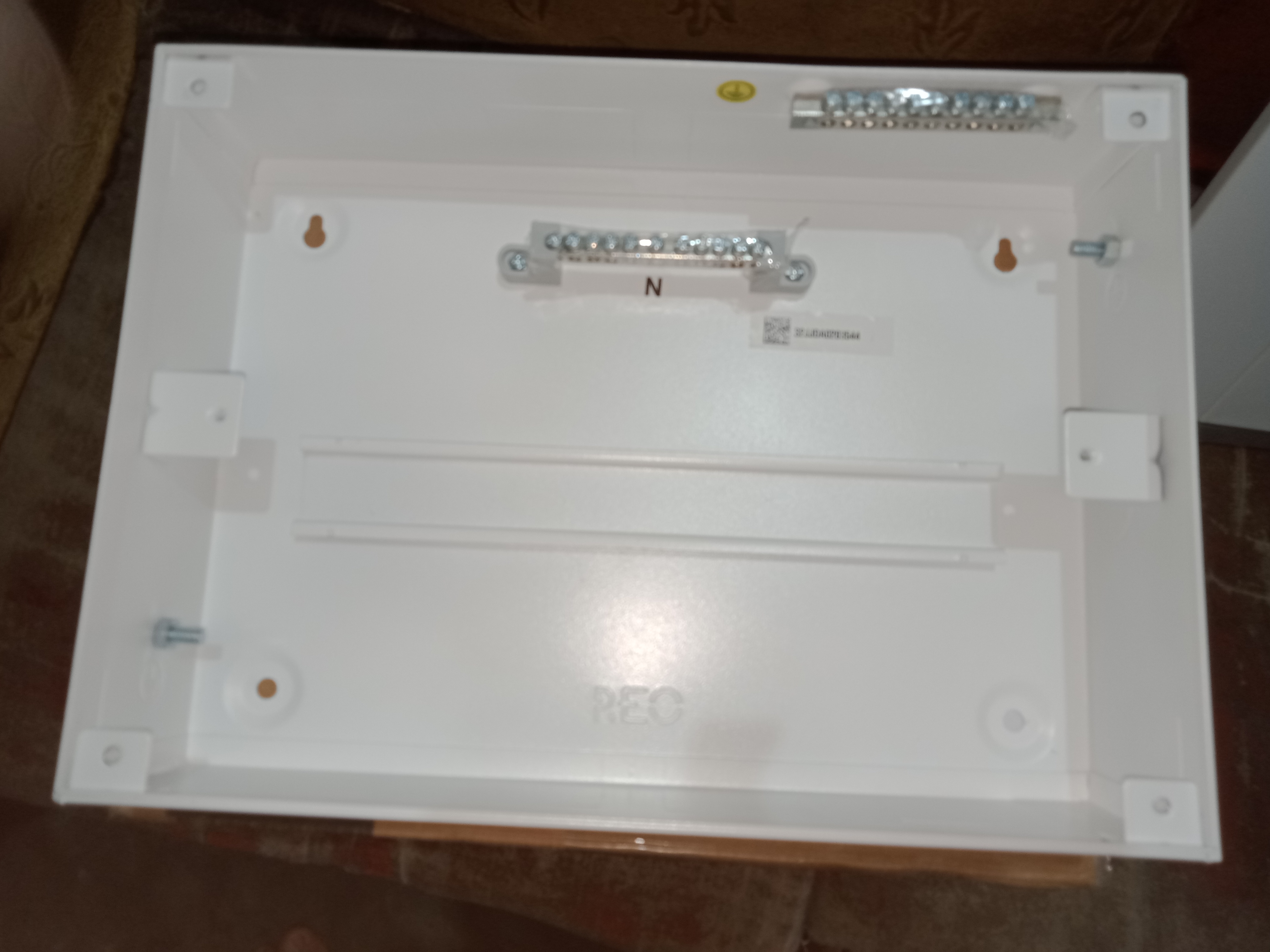 REO 12 Way DD Distribution Box (MCB Box) - Copper Bus Bars - IP 44 ...