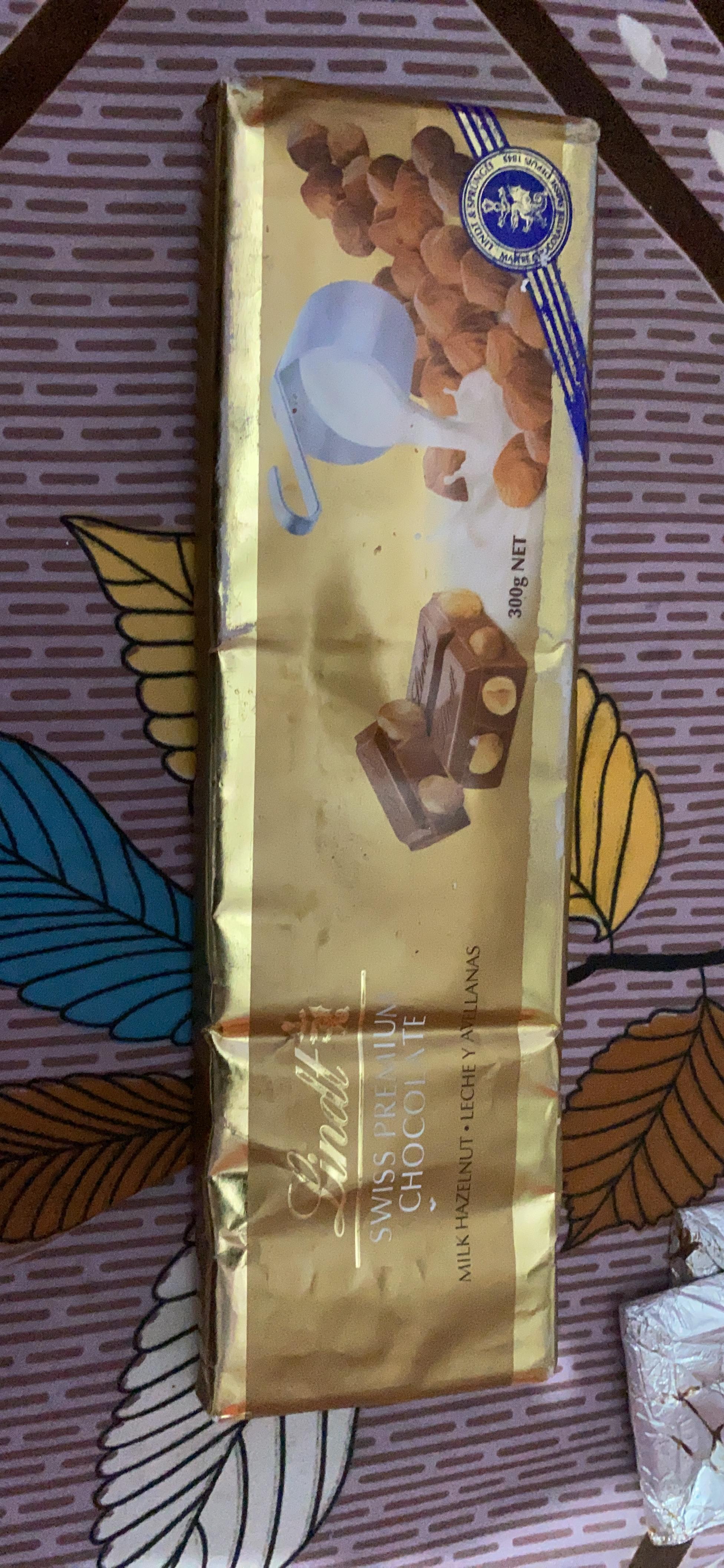Lindt Gold Tab Chocolate with Hazelnut 300 gm Pack : Amazon.in: Grocery ...