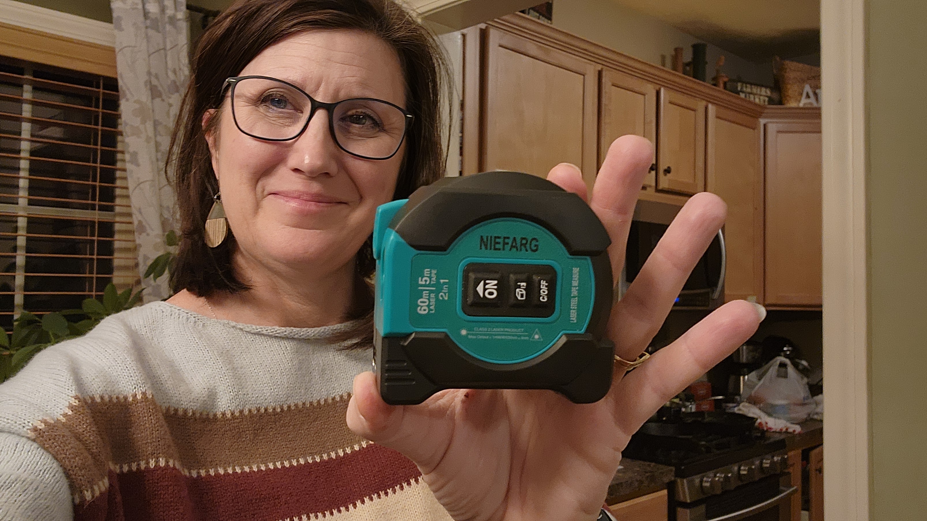 Watch Quick review of the 2 in 1 tape measure from a DIYer on Amazon Live