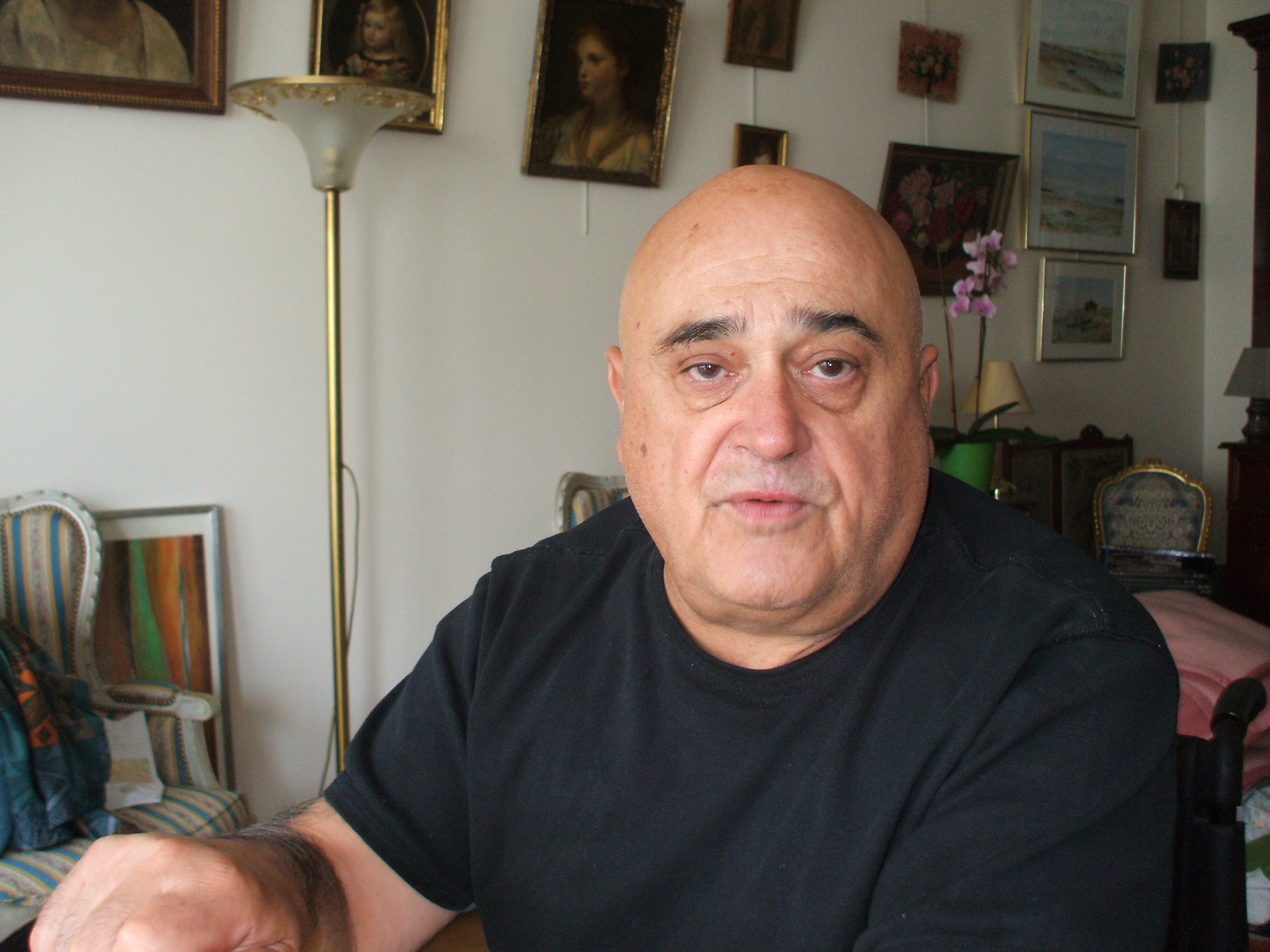 Pecunia Cazadora Barney