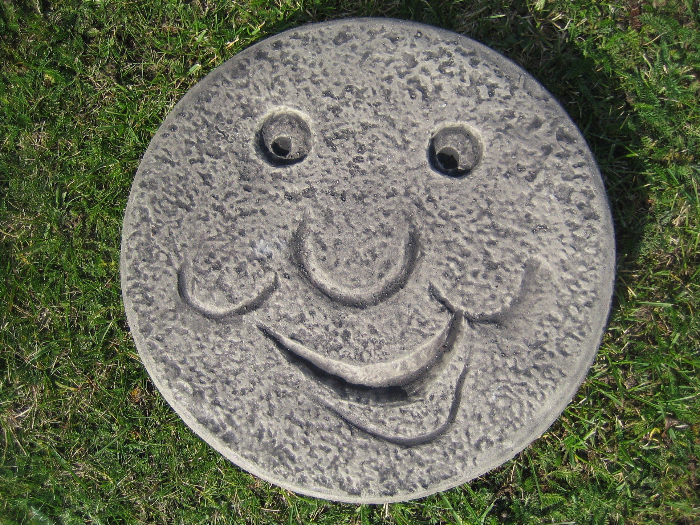 Face Stepping stone garden ornament : Amazon.co.uk: Garden