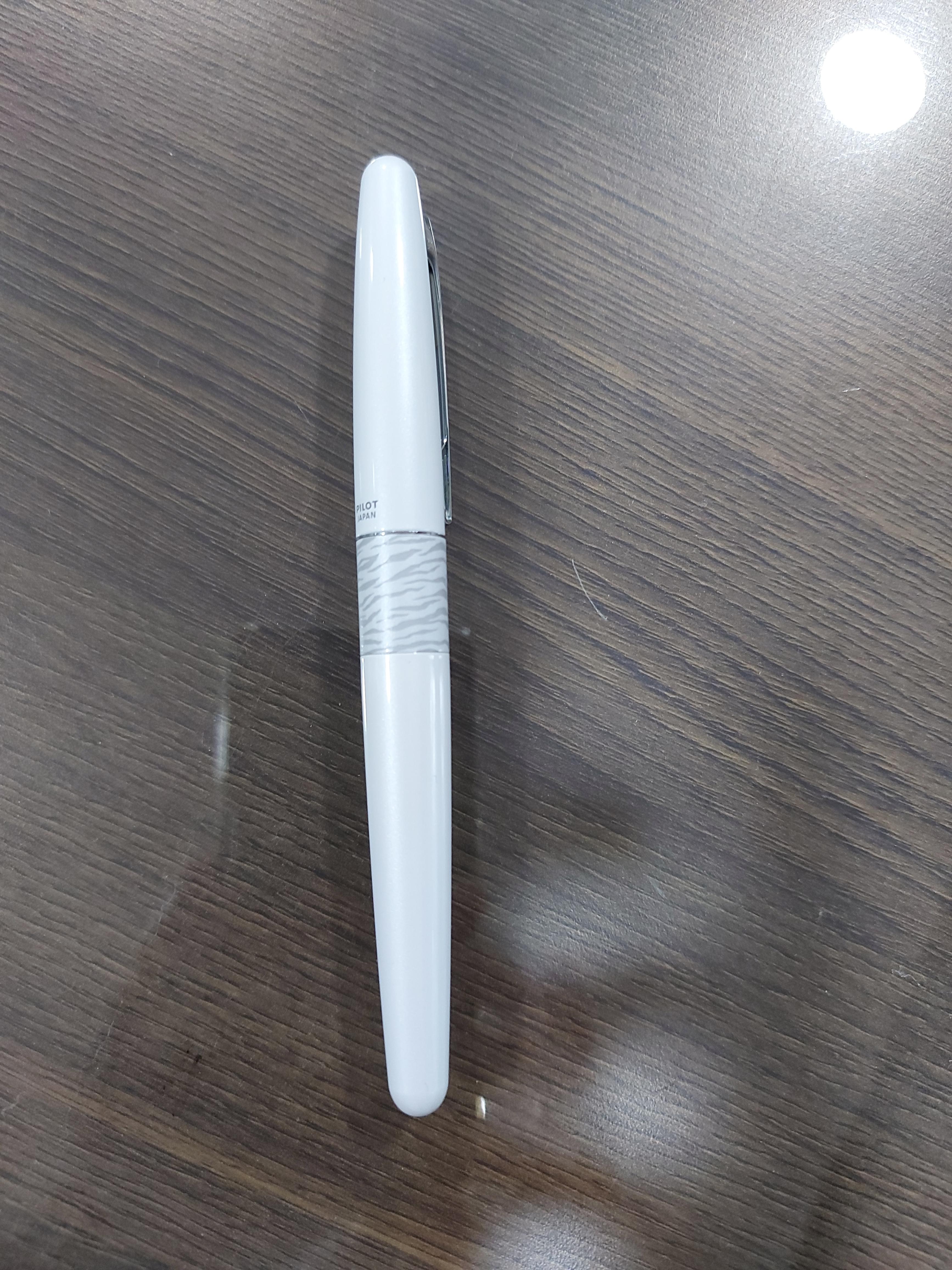 Pilot White Tiger Design Body Roller Ball Pen, Black Ink : Amazon.in ...