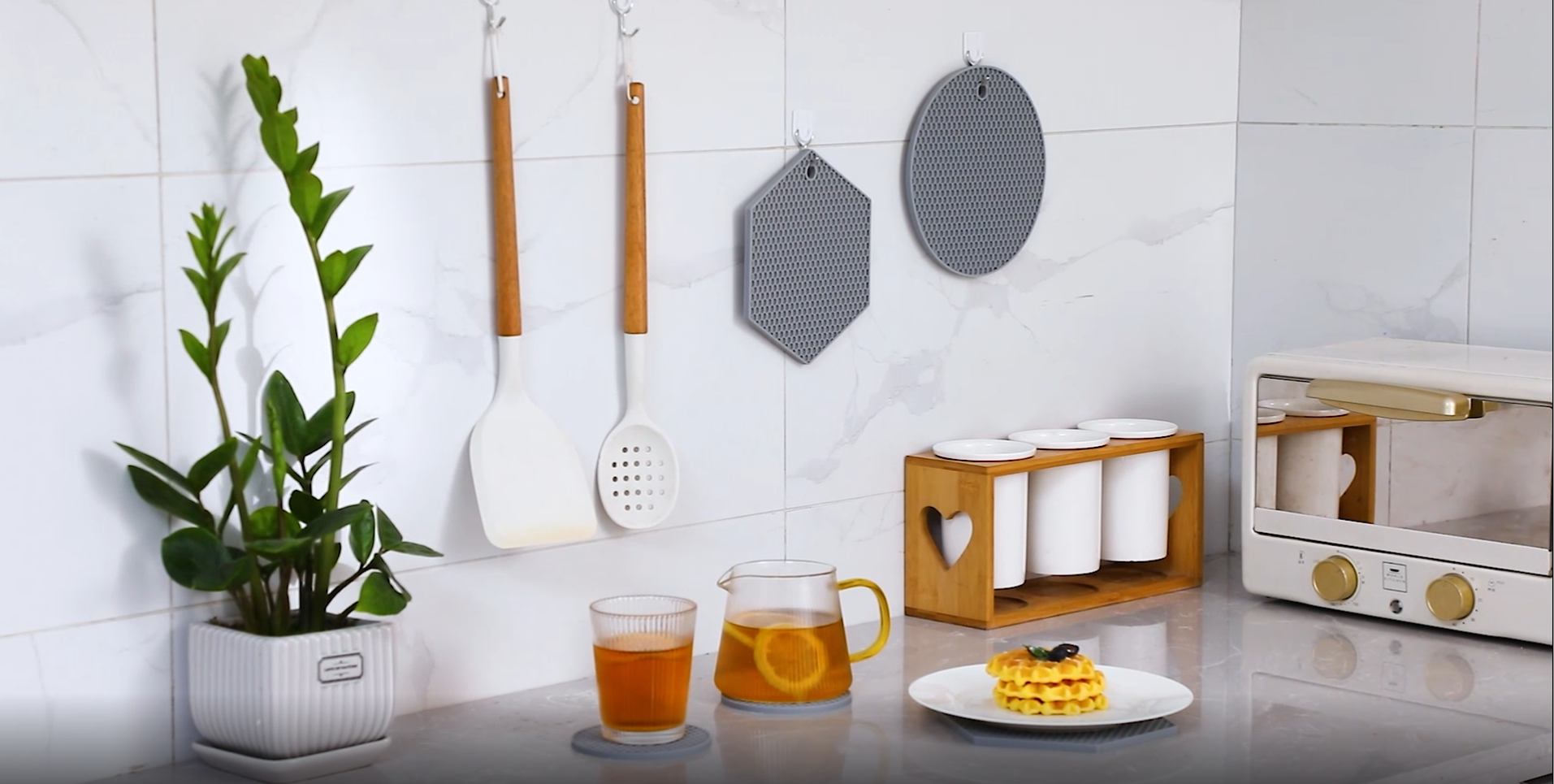 Watch Silicone Trivet countertop protector mat on Amazon Live