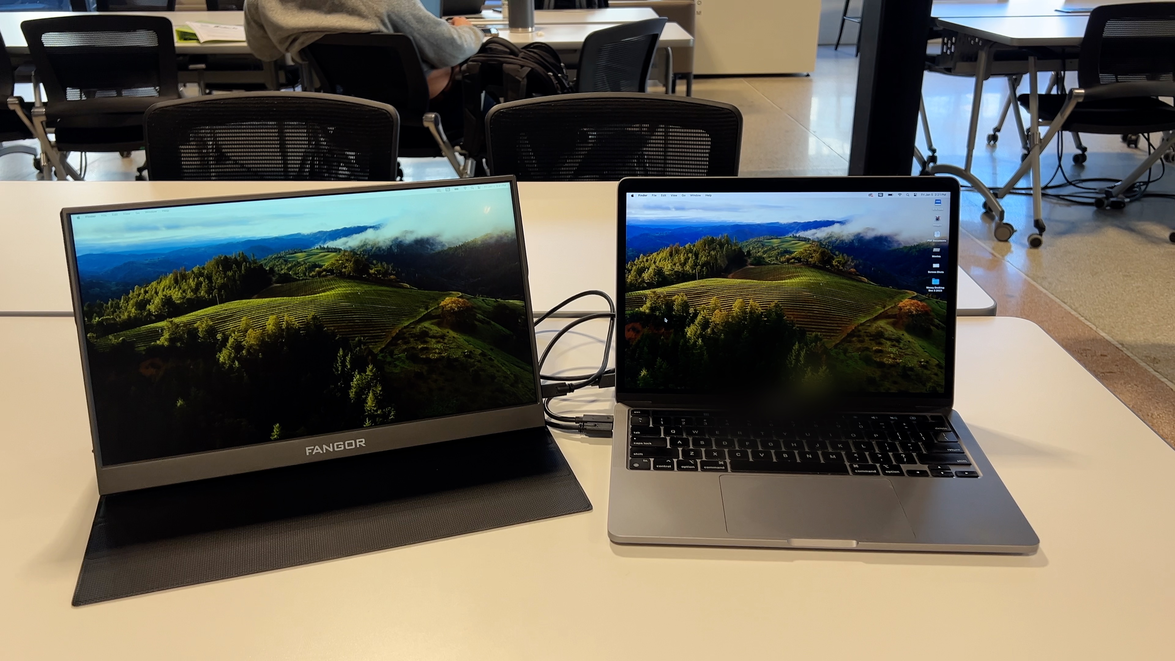 Watch Fangor Portable Monitor Video Editor＇s Review on Amazon Live