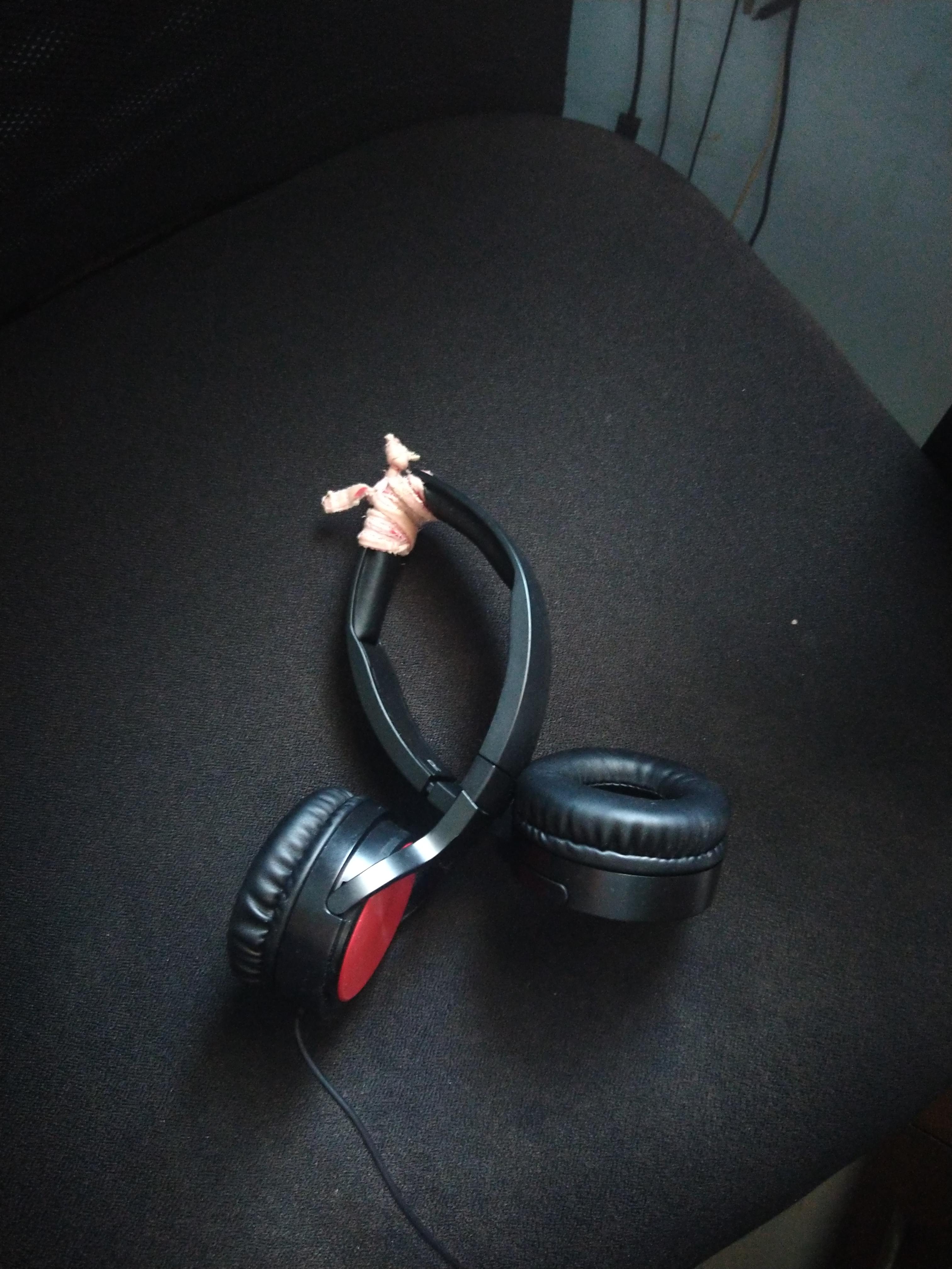 AmazonBasics Lightweight On-Ear Headphones - Red : Amazon.in: Electronics