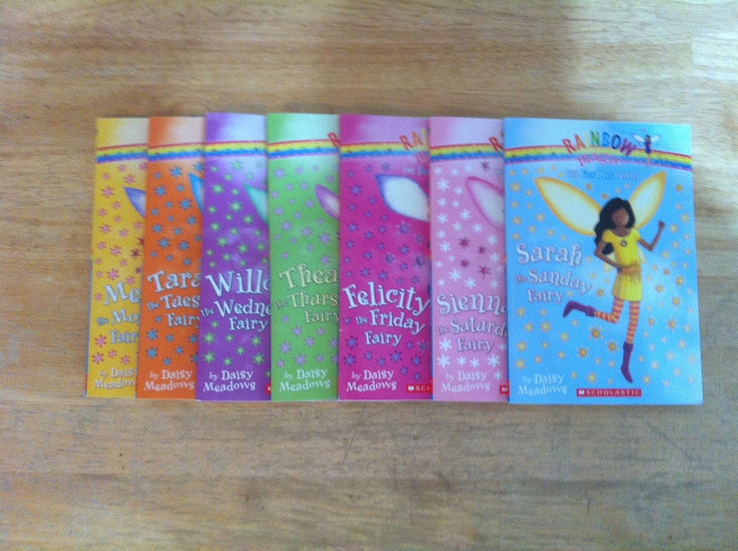 The Fun Day Fairies Set (7 Books) (Rainbow Magic, #1 Megan the Monday ...
