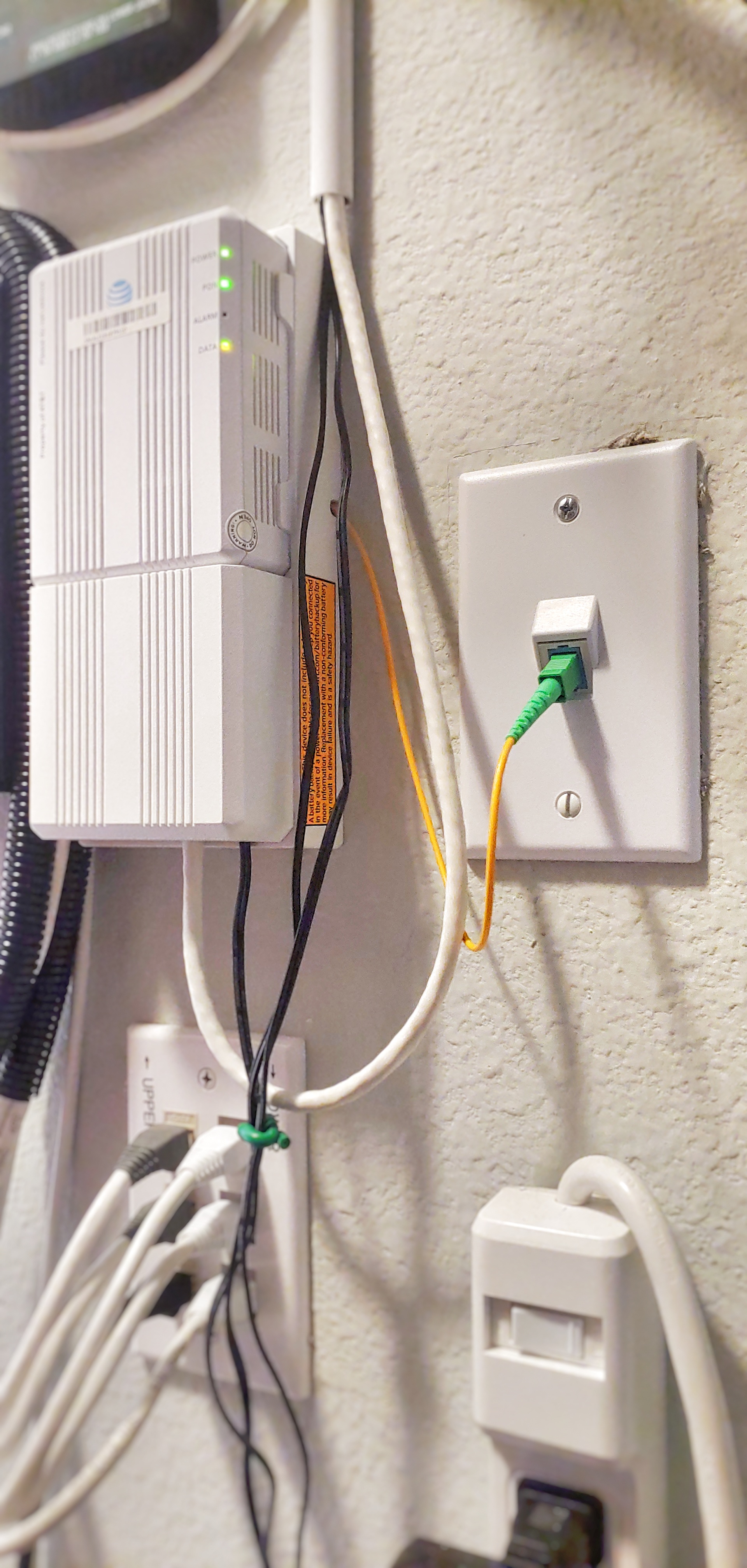 Amazon.com: ICC Angled Faceplate with One Angled Port for EZ®/HD Style ...