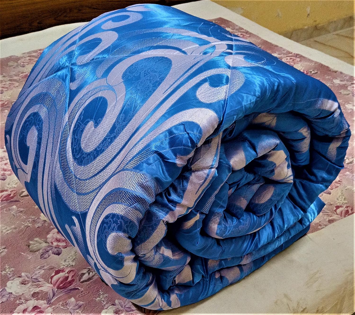 it&C's Imported Satin Jackqard Floral Design 500 GSM Warm Super King ...