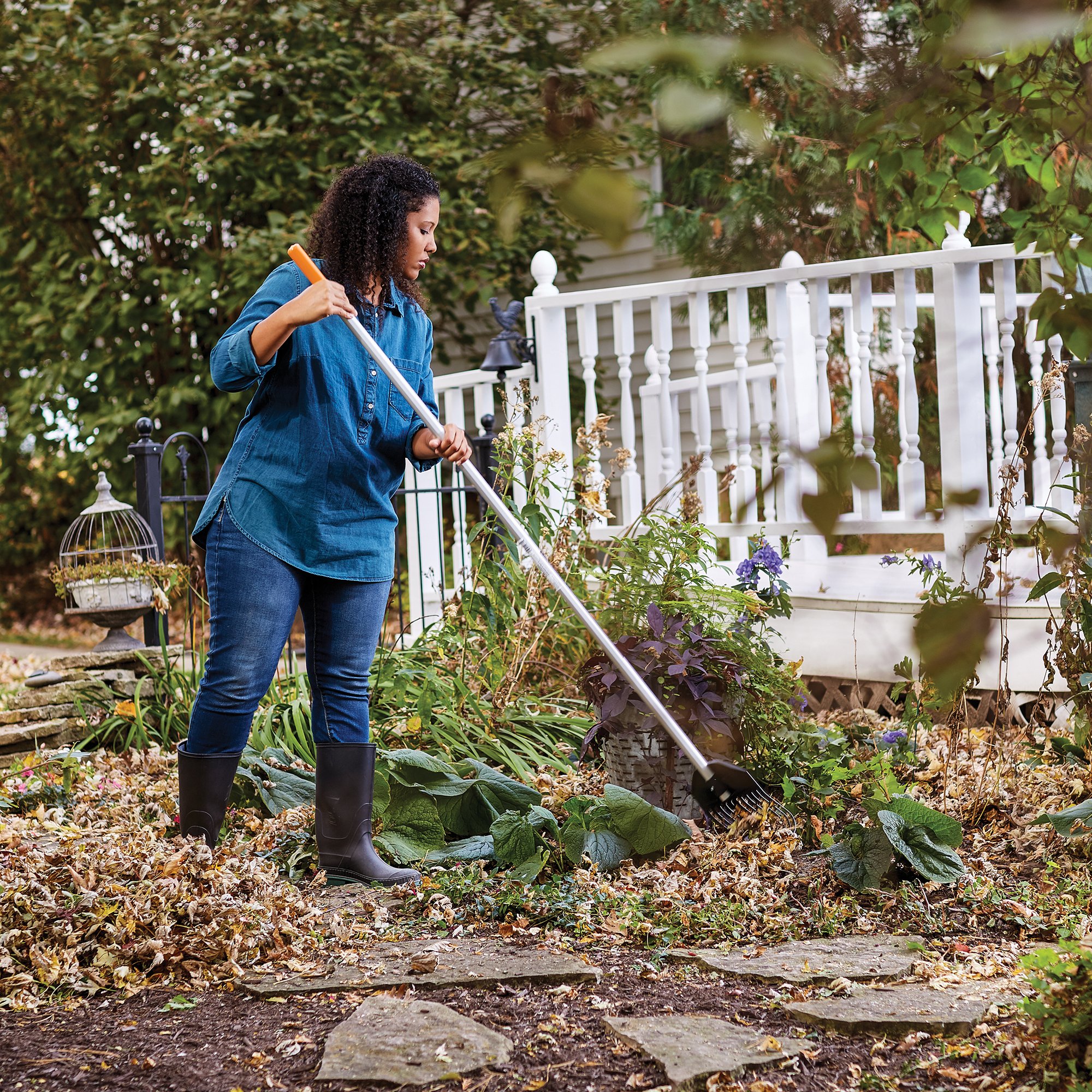 Fiskars 8 Inch Shrub Rake