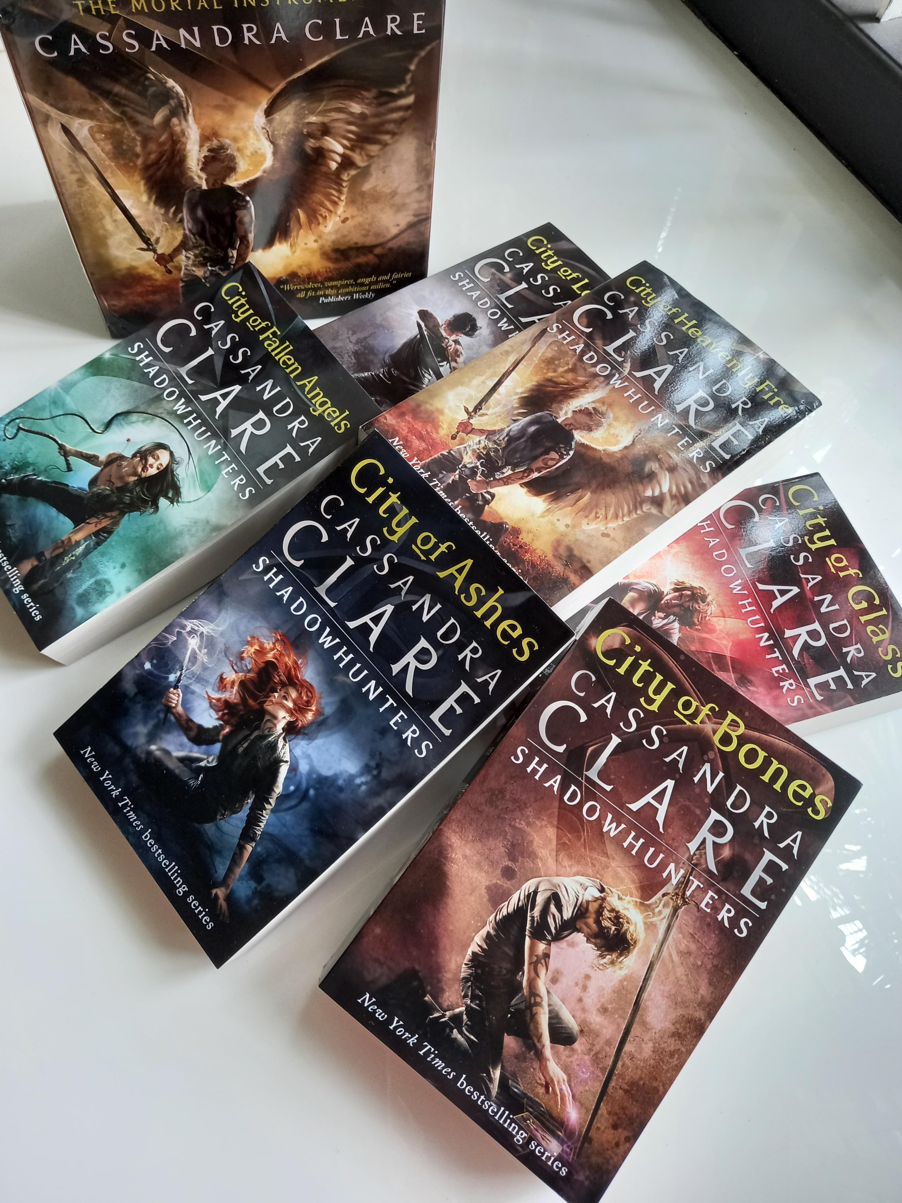 Mortal Instruments 6 Copy Slipcase : CLARE CASSANDRA: Amazon.in: Books