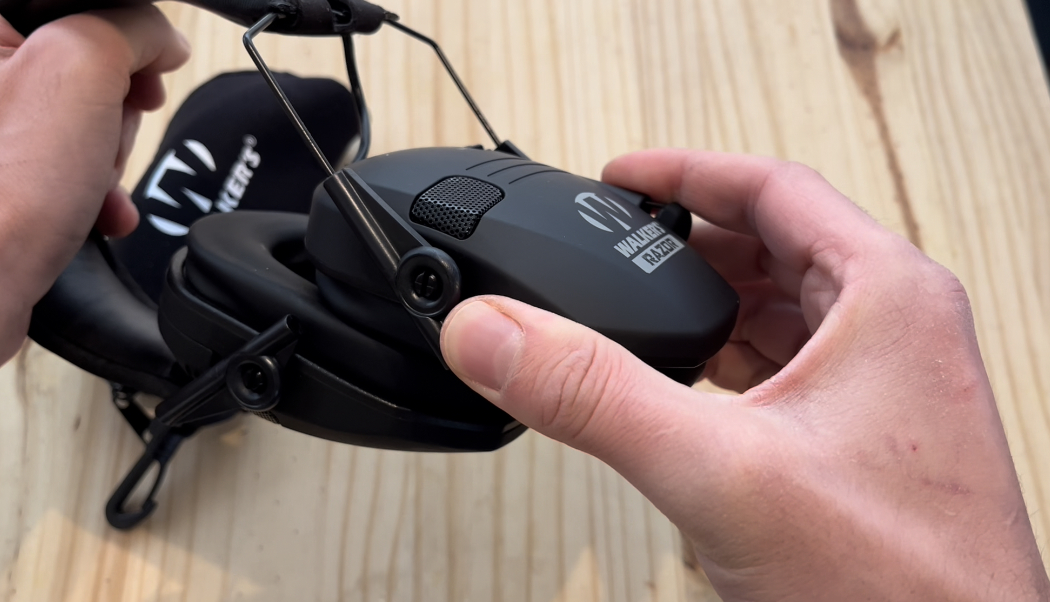 Watch Key Features Of The Walkers Razor Slim Earmuffs on Amazon Live