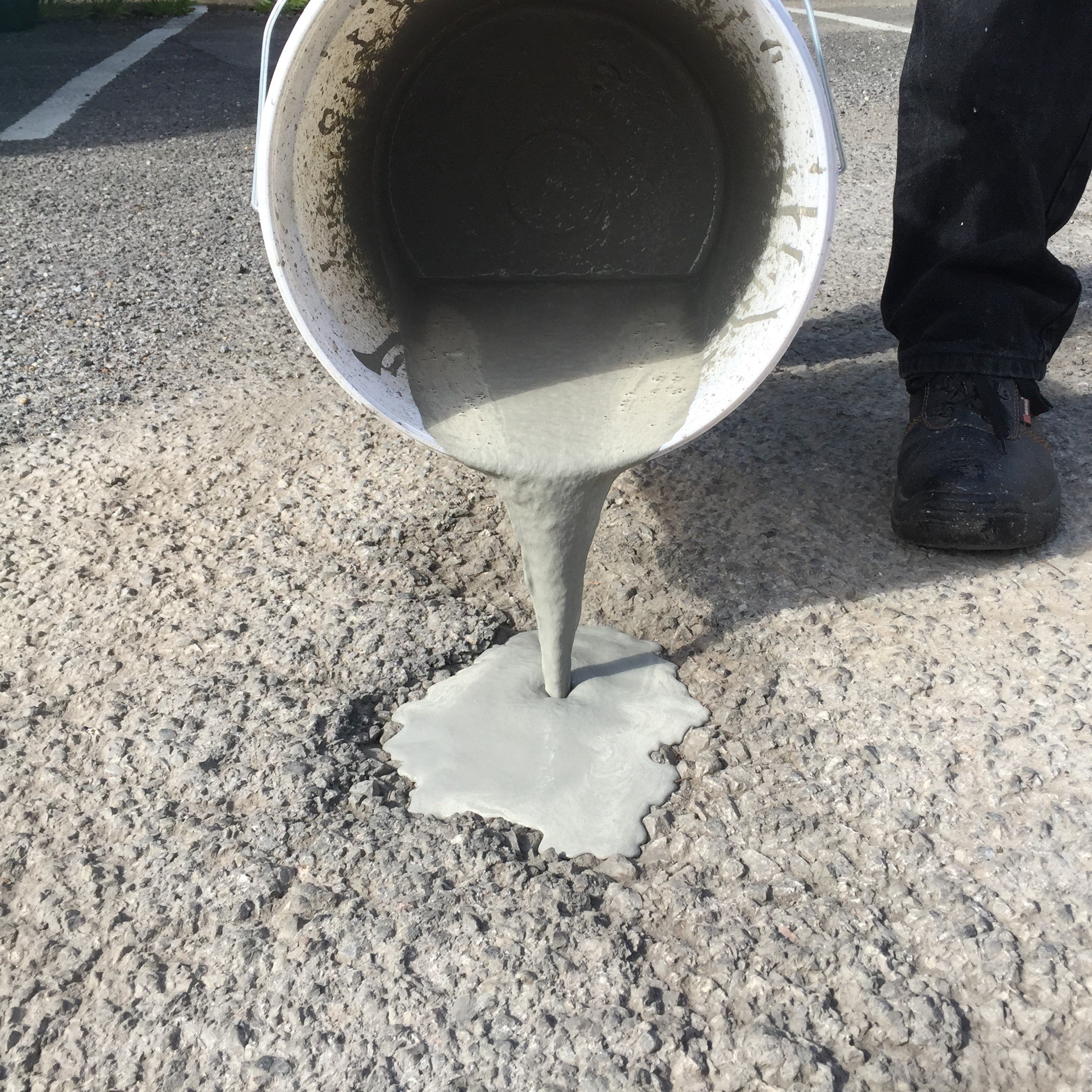 FastPatch Pothole, Concrete and Tarmac Repair 10kg : Amazon.co.uk: DIY ...