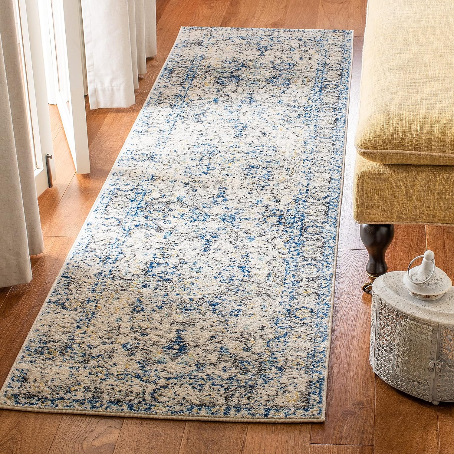 Amazon.com: SAFAVIEH Madison Collection Runner Rug - 2'3" x 6', Grey ...