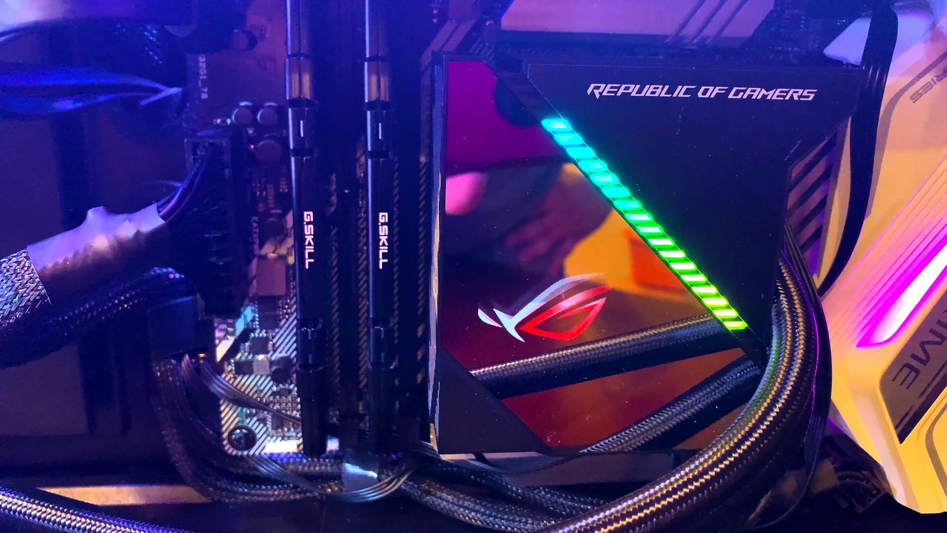 Watch ASUS ROG Ryujin RGB Liquid CPU Cooler Unboxing and Overview on ...