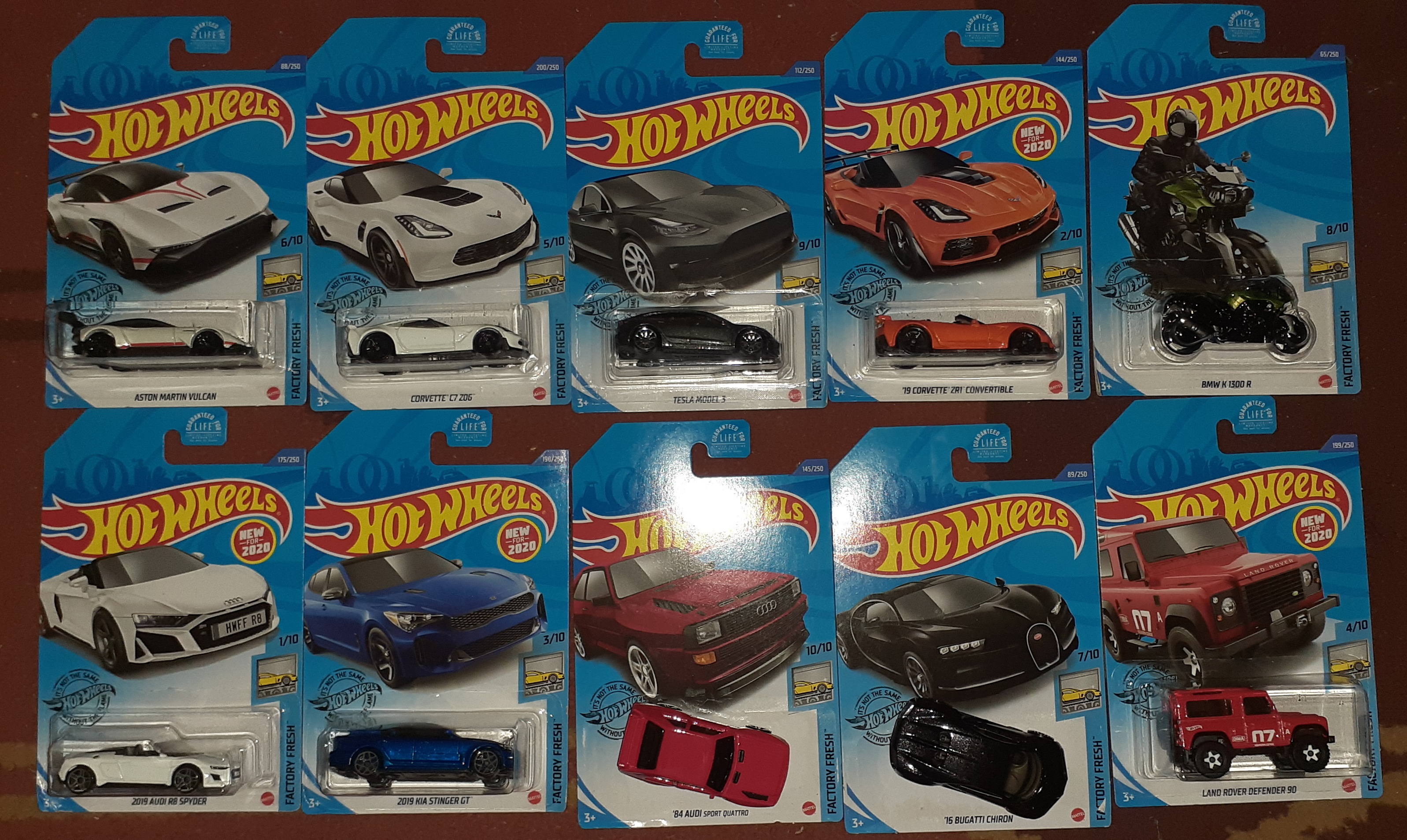 Amazon.com: Hot Wheels Toy Cars & Trucks 10-Pack, Set of 10 1:64 Scale ...