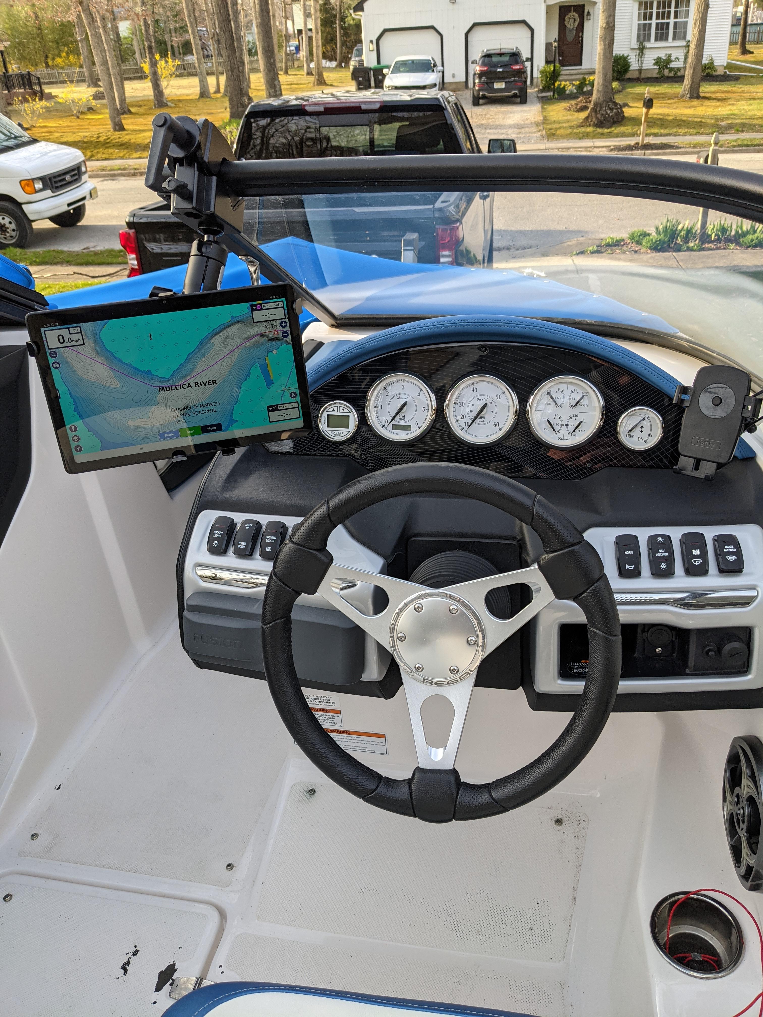 Amazon.com: Tidal Mounts Universal Tablet Clamp-on Mount for Boat ...