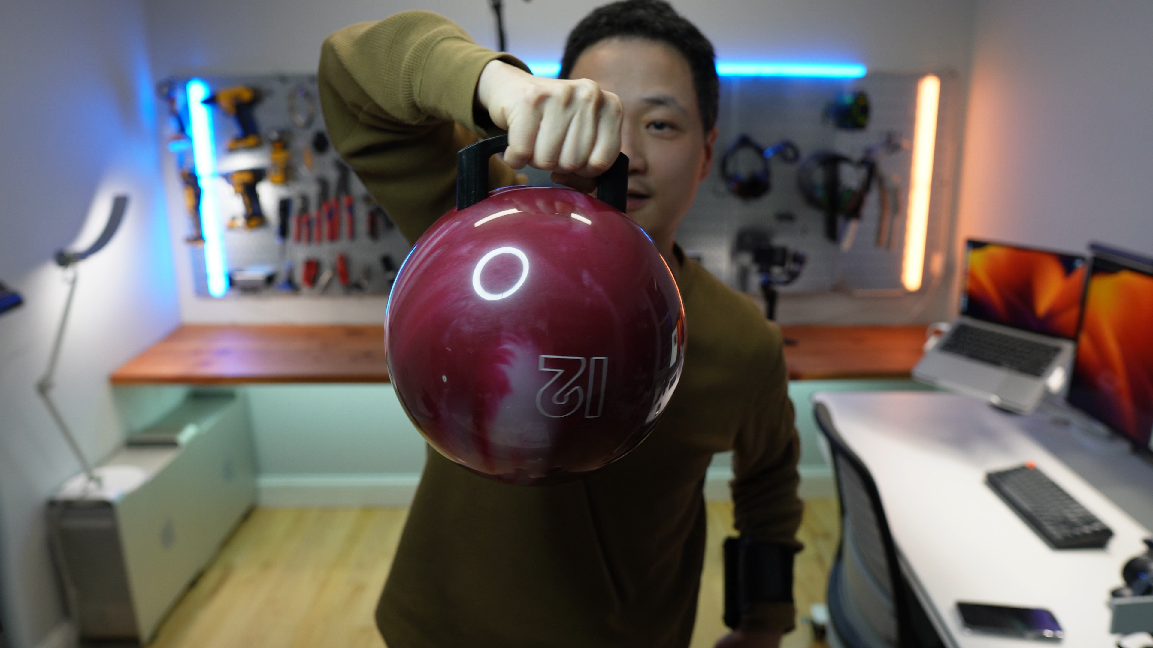 Watch AccessiBowl Retractable Handle Bowling Ball on Amazon Live