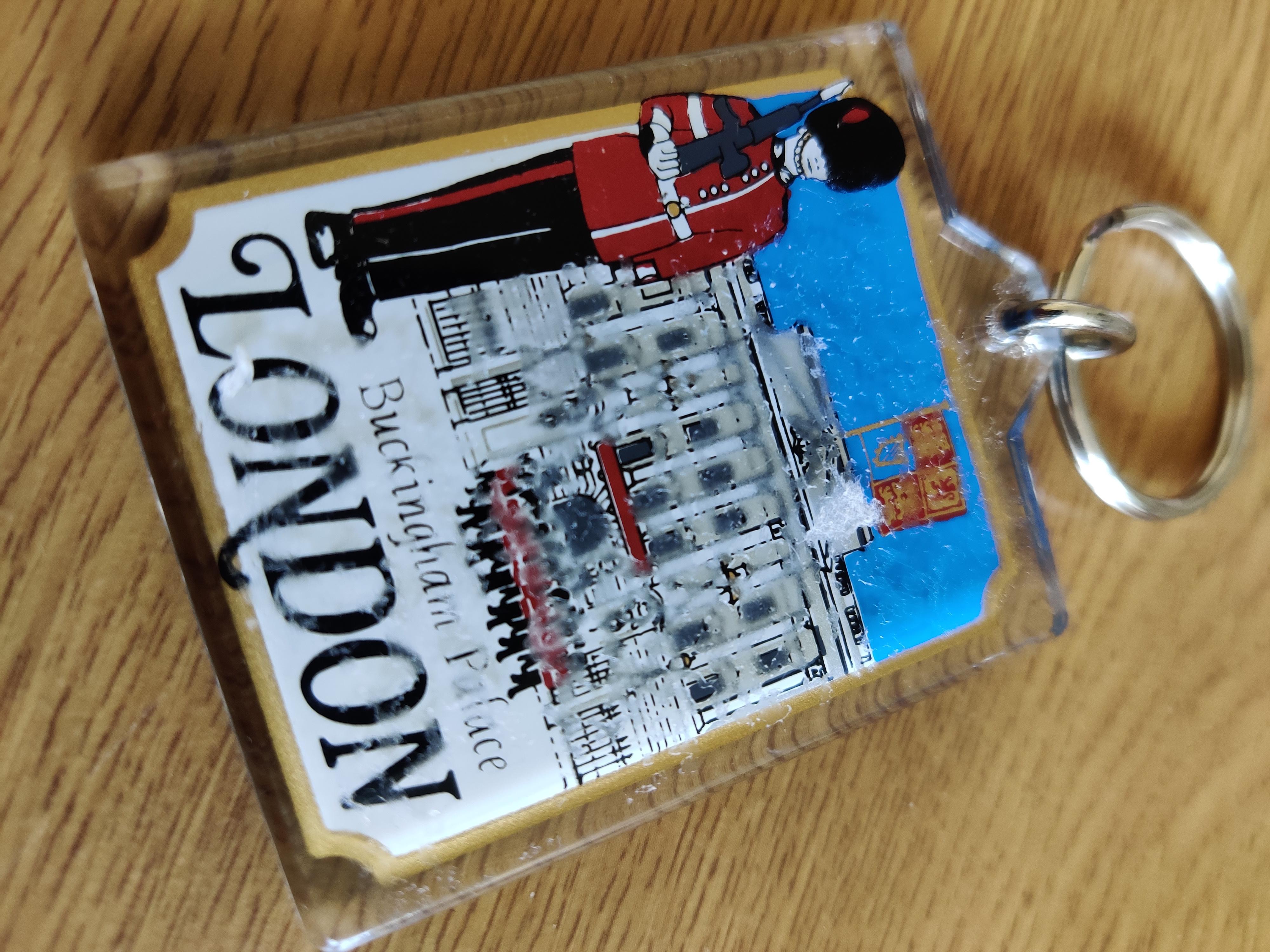 Buckingham Palace and Royal Guard Plastic Keychain/Keyring/Key Chain ...