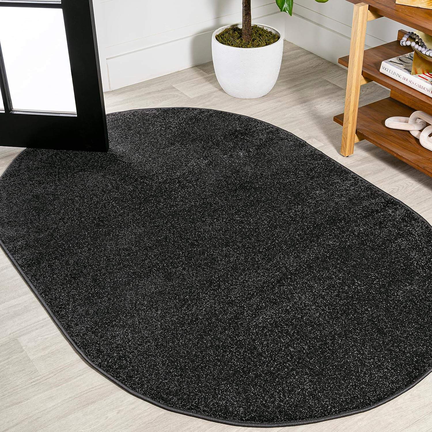 Amazon.com: JONATHAN Y Haze Solid Low-Pile Black 4x6 Oval Indoor Area ...