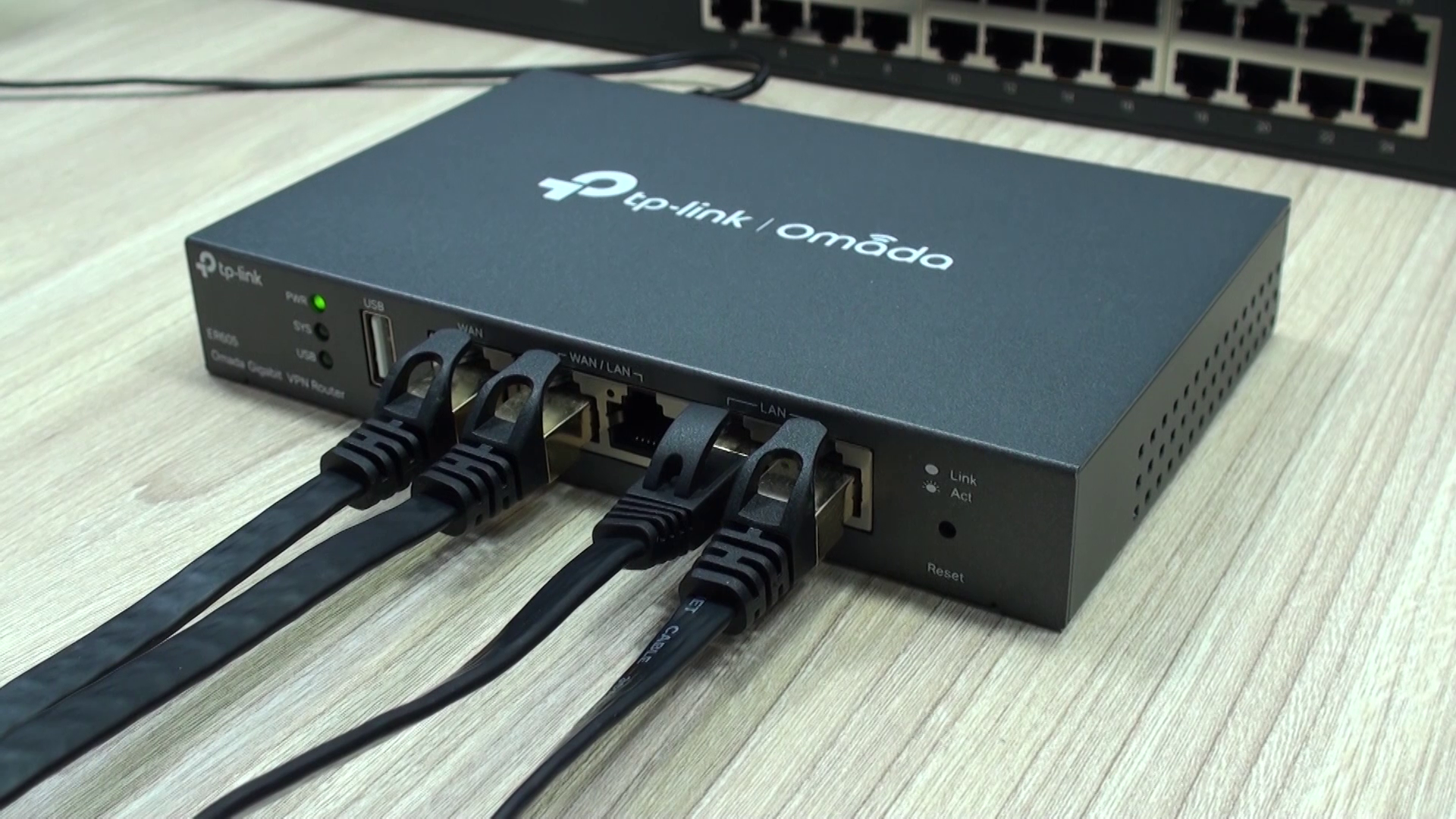 Watch ER605 Version 2 - How is it different to the great version1? on ...