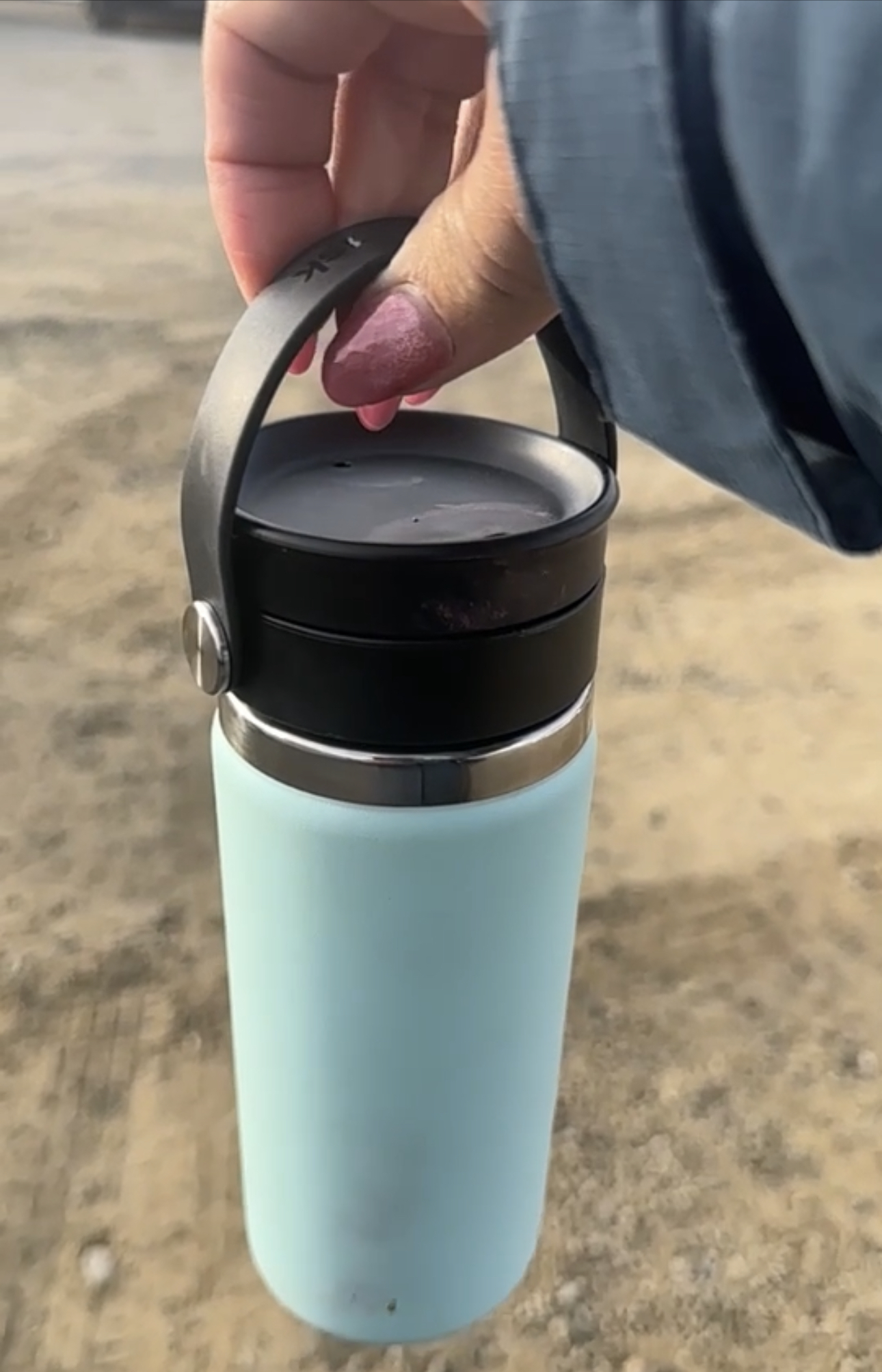 Watch This Hydro Flask Is Easy To Carry When Your Hands Are Full! on ...