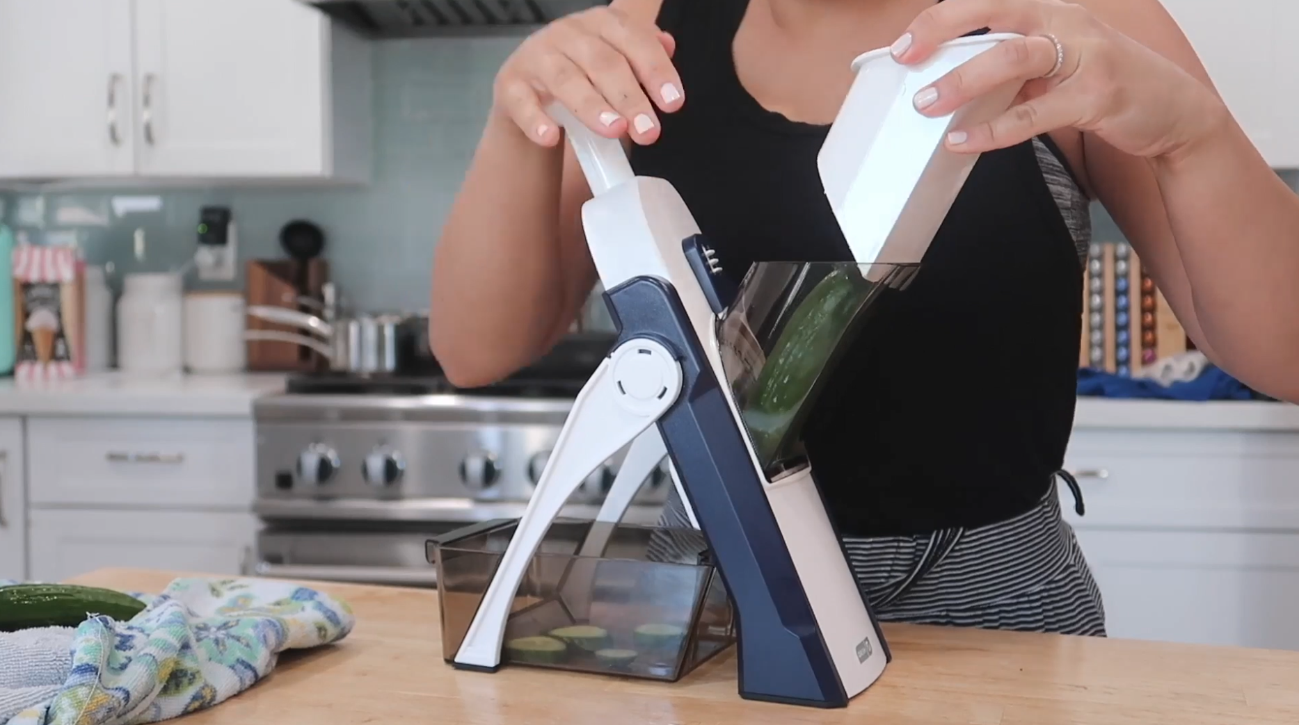 Watch REVIEW DASH Safe Slice Mandoline Slicer, Julienne Dicer on Amazon ...