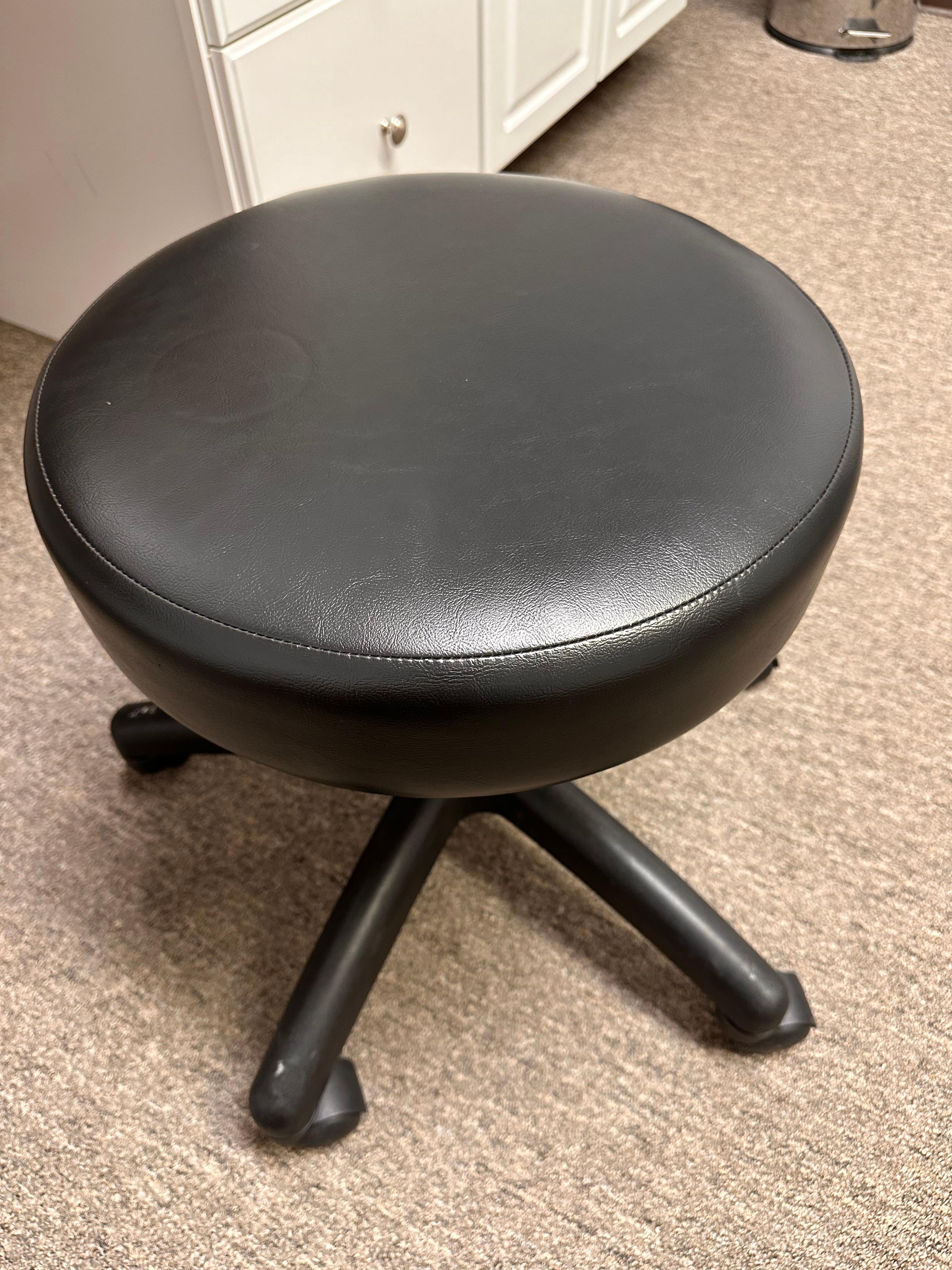 Watch This Rolling Stool with Wheels - Game Changer for Your Biz on ...