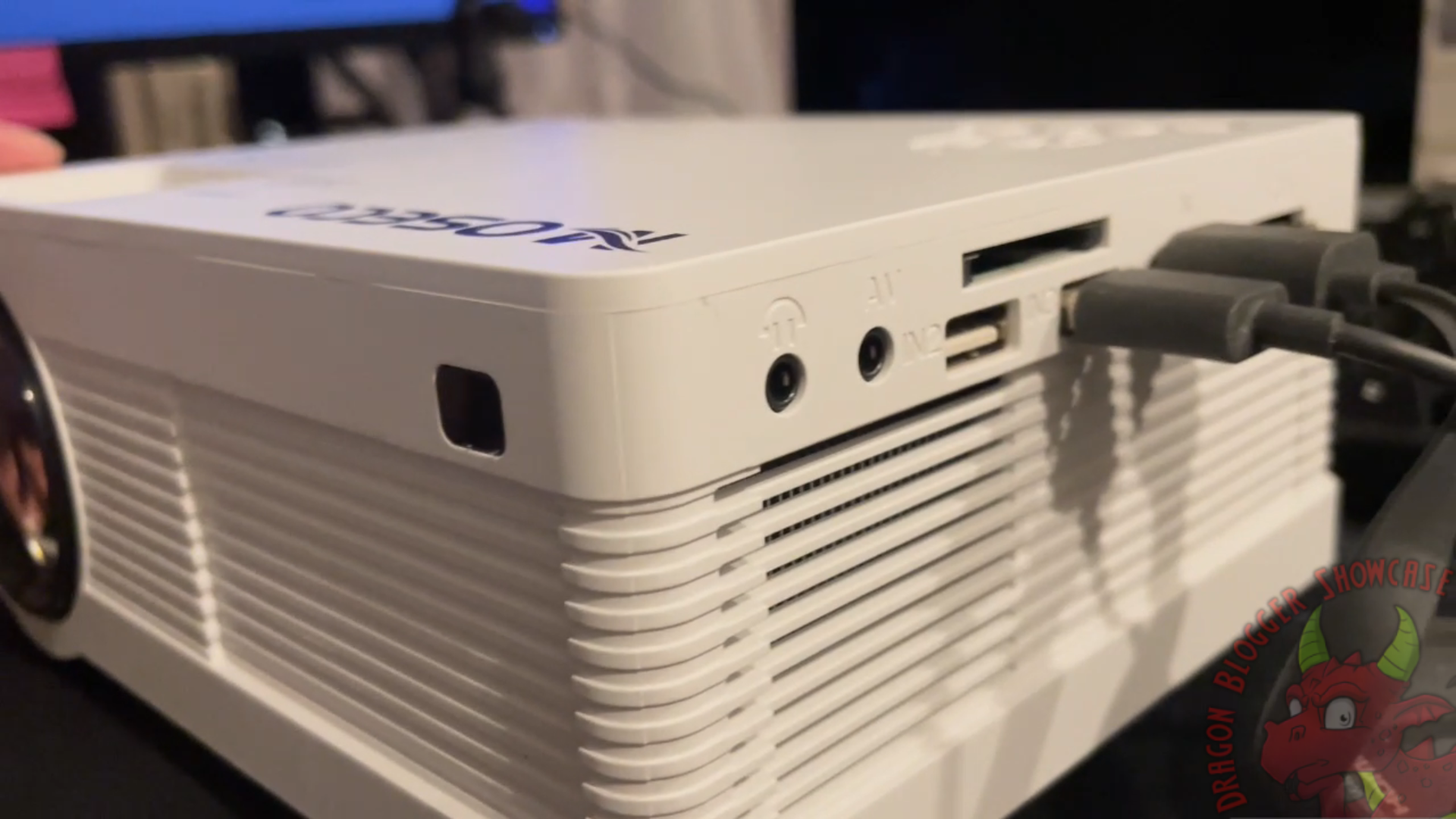 Watch Showcasing QXK QK02 1080p 7500 Lumen Mini Projector on Amazon Live