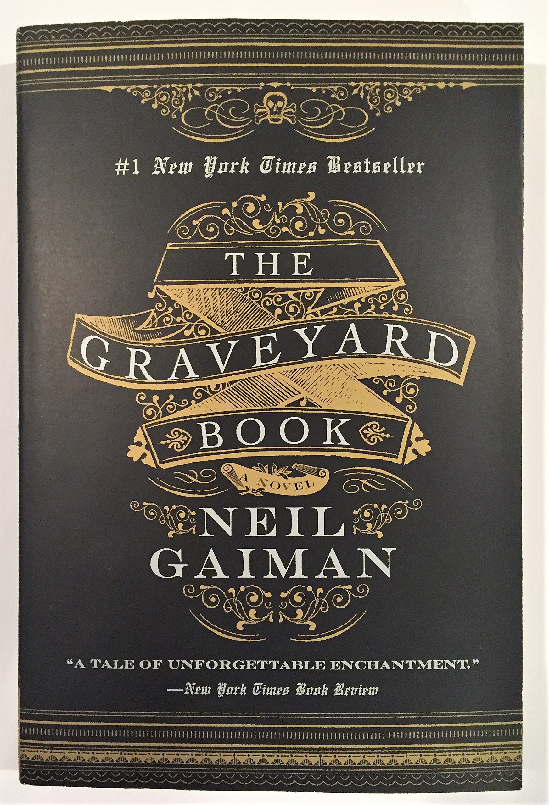 Amazon.com: The Graveyard Book: A Novel: 9780062081551: Gaiman, Neil ...