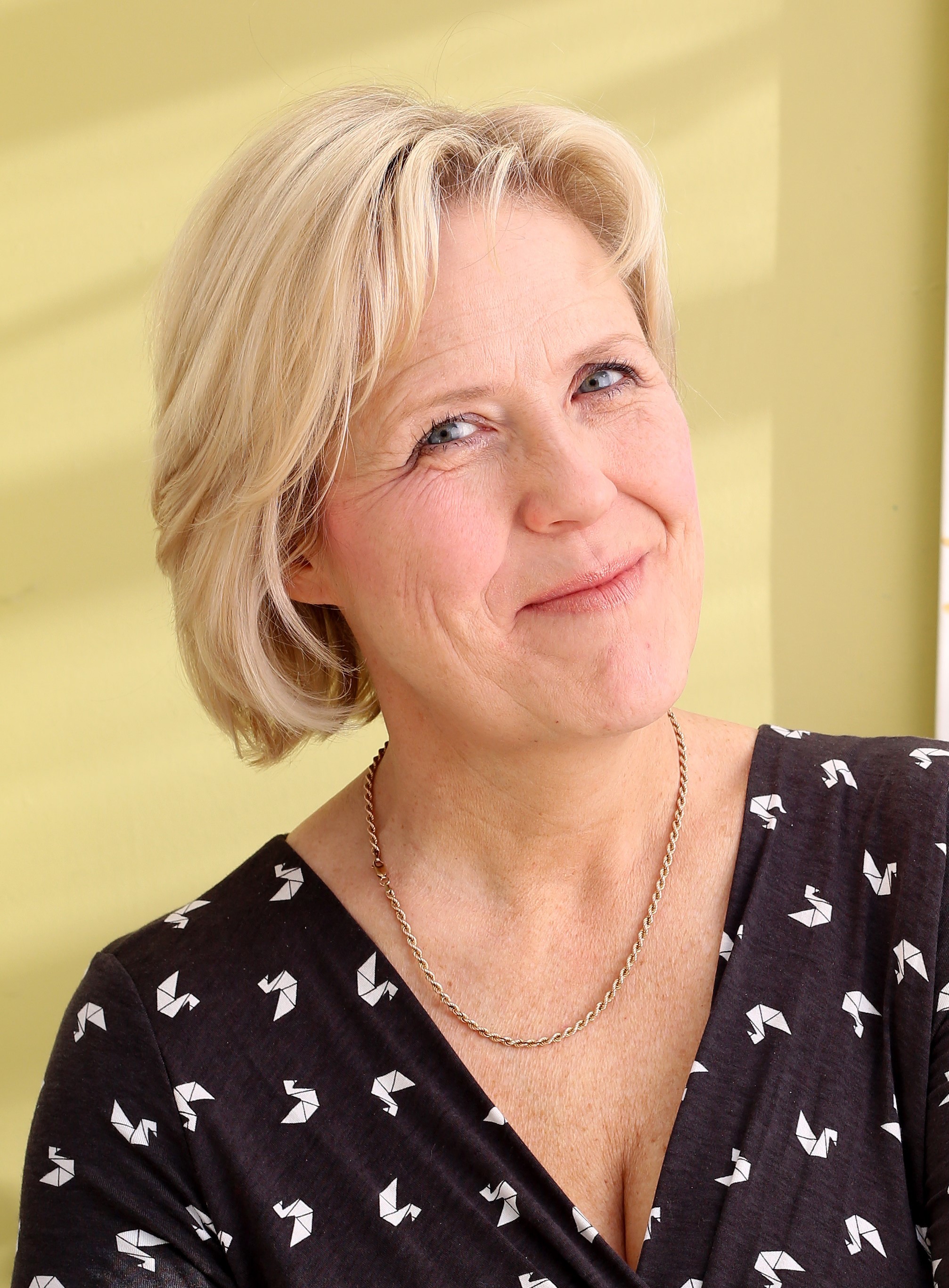 Amazon.co.uk: Victoria Lambert: books, biography, latest update