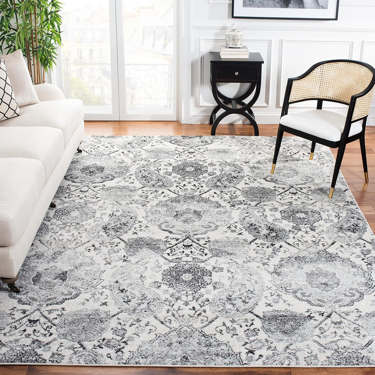 Amazon.com: SAFAVIEH Madison Collection Area Rug - 10' Square, Cream ...