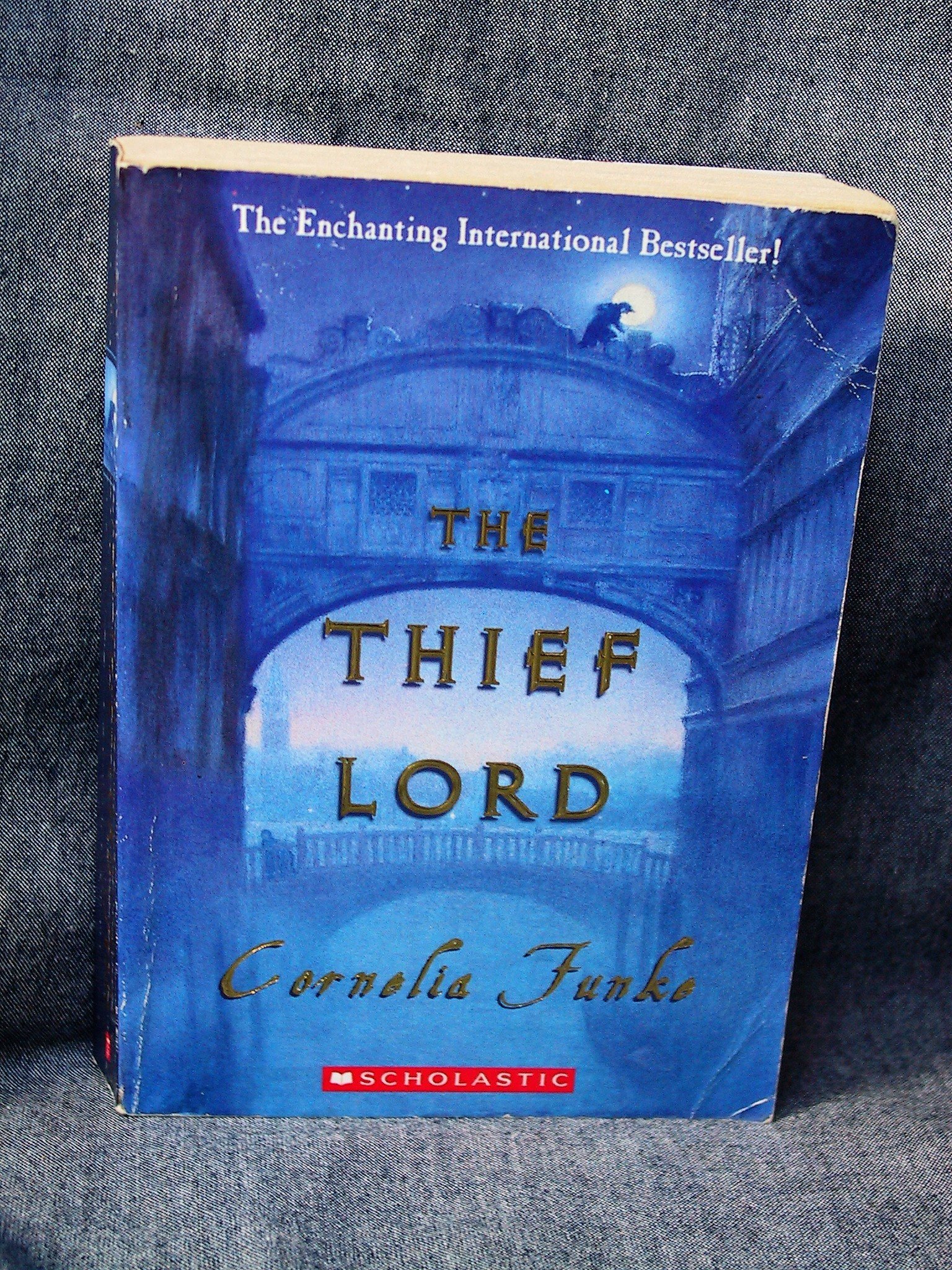 The Thief Lord: Funke, Cornelia, Burmingham, Christian: 9780439420891 ...