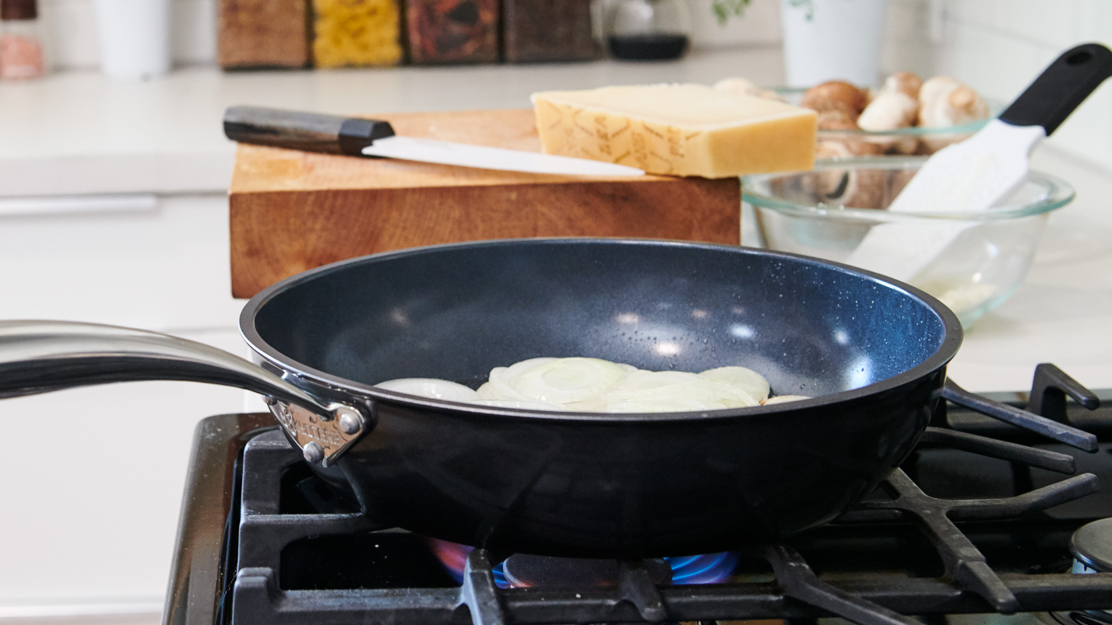 Watch Kyocera Nonstick Ceramic Fry Pans for Healthy Cooking on Amazon Live