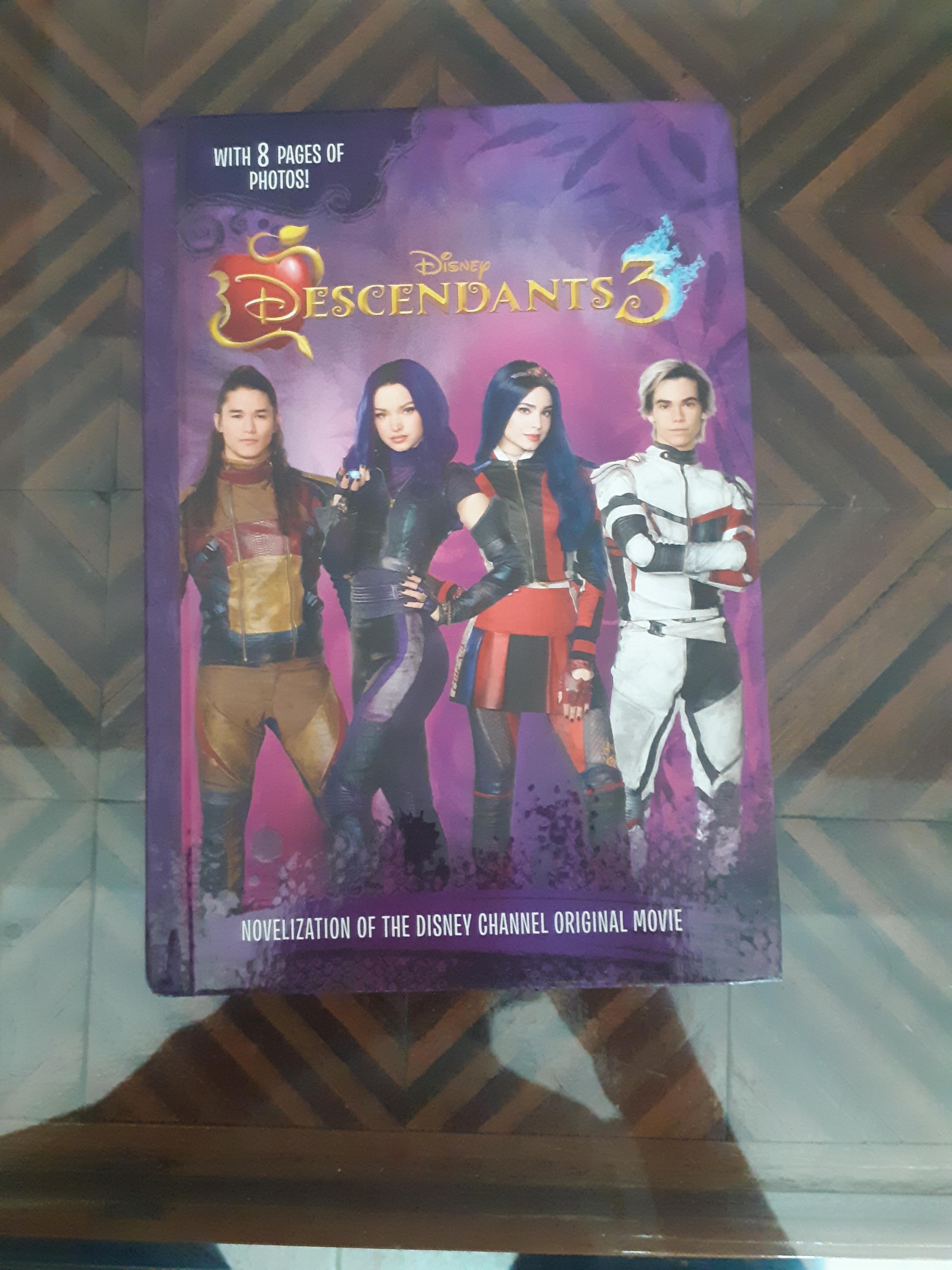 DESCENDANTS 3 TV JR NOVEL: The Novelization : Davis, Carin: Amazon.in ...