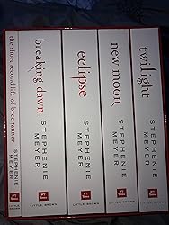 Amazon.com: The Twilight Saga Complete Collection: 9780316132909: Meyer, Stephenie: Books