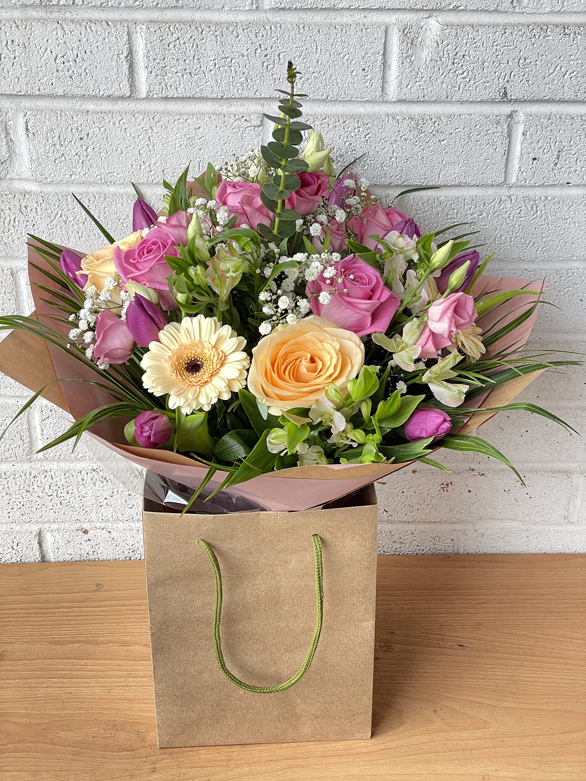 Best Hand-Tide Fresh Flowers Delivery Uk - Select Stunning Colourful ...