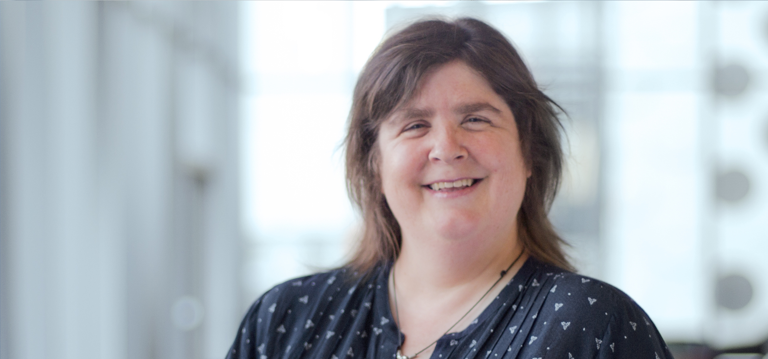 Amazon.co.jp: Naomi Birdthistle: 本、バイオグラフィー、最新アップデート