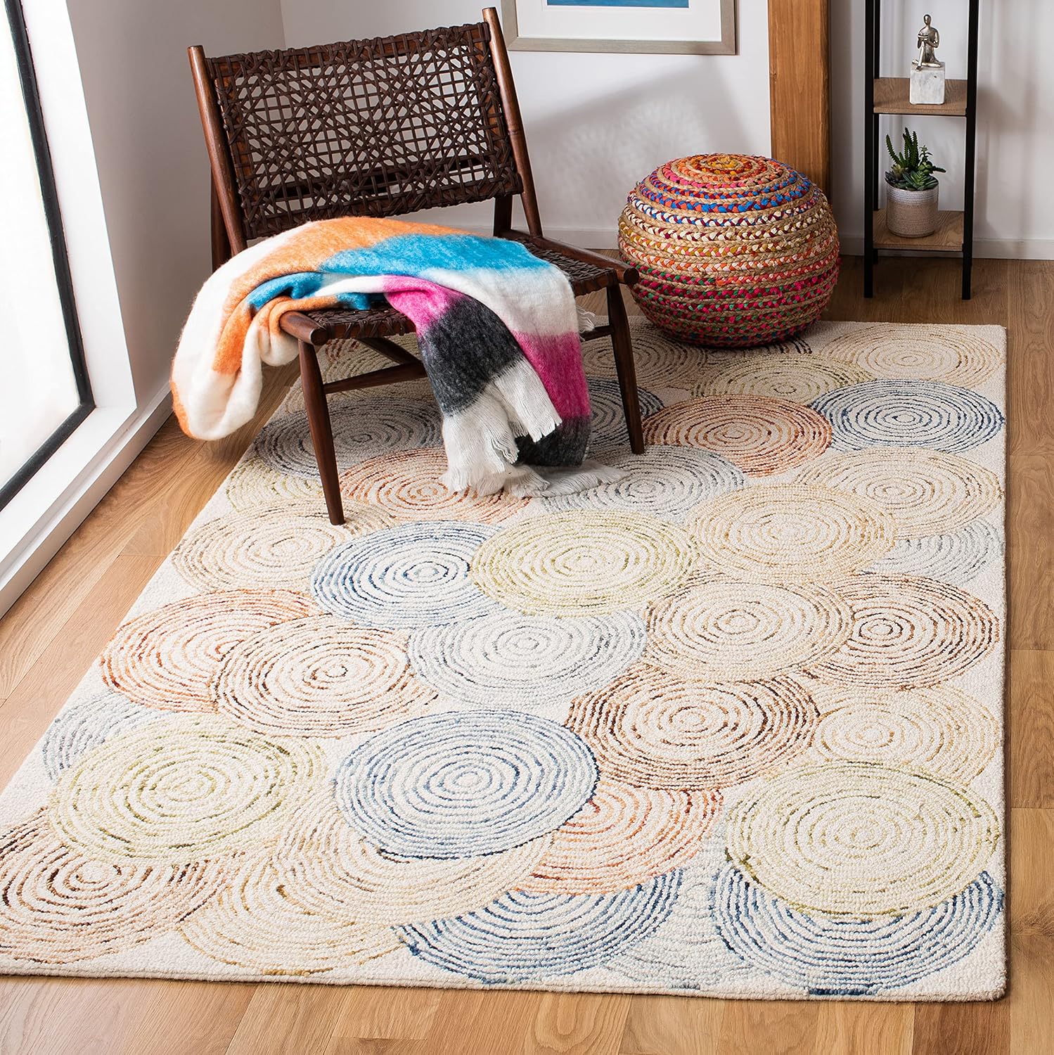 Amazon.com: SAFAVIEH Capri Collection Area Rug - 5' x 8', Ivory & Blue ...